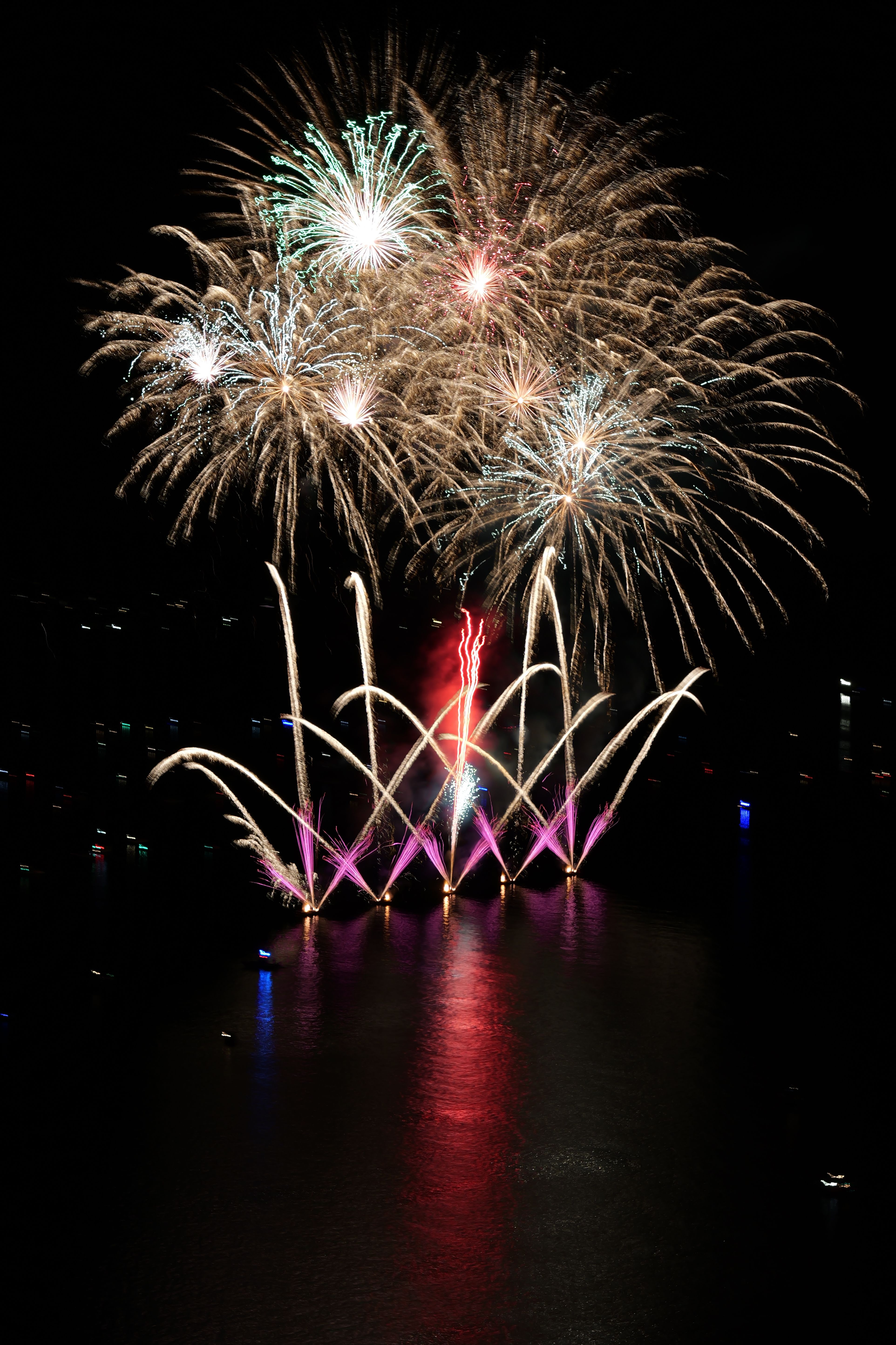 Spectacular Fireworks Display Over Water · Free Stock Photo