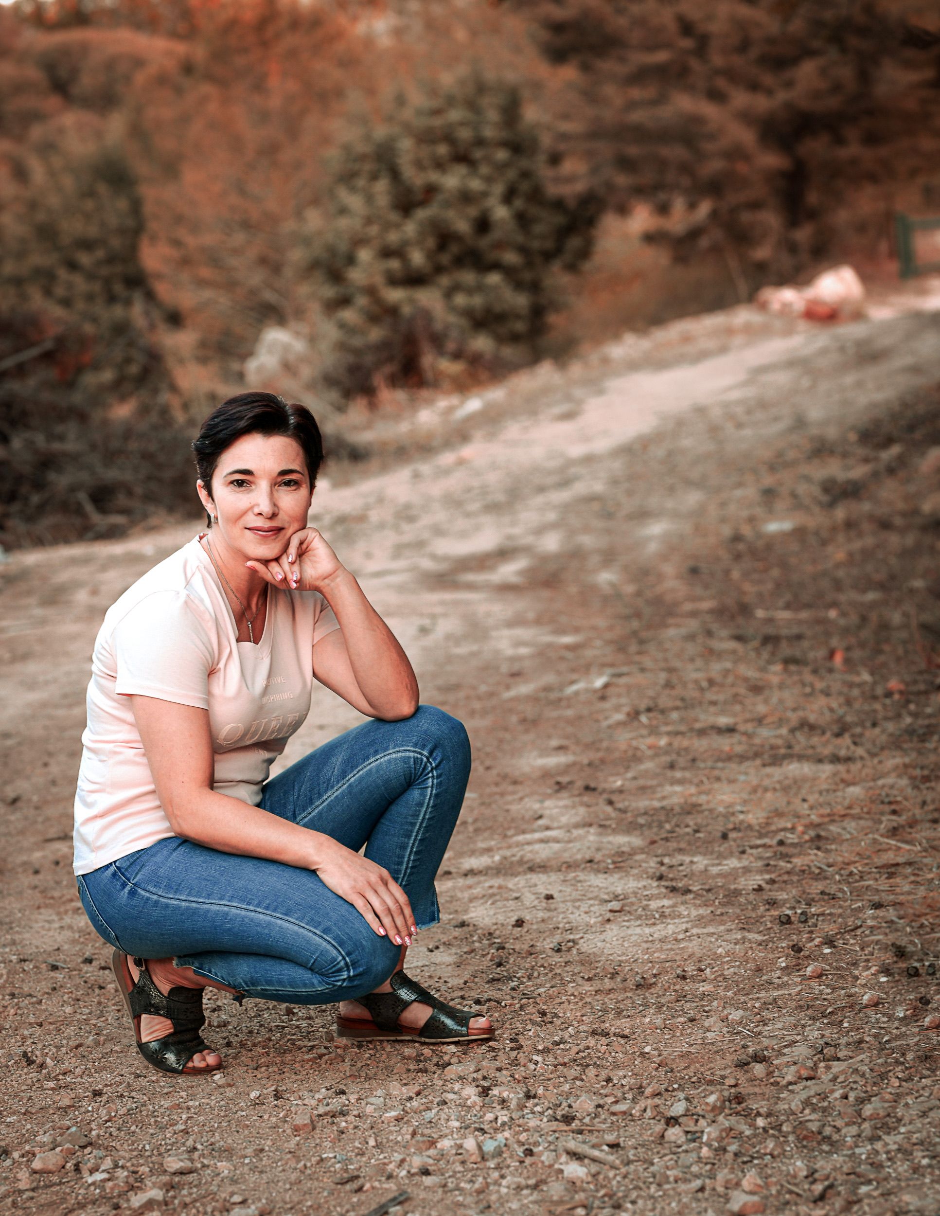 Female Poses Crouch Photos, Download The BEST Free Female Poses Crouch ...