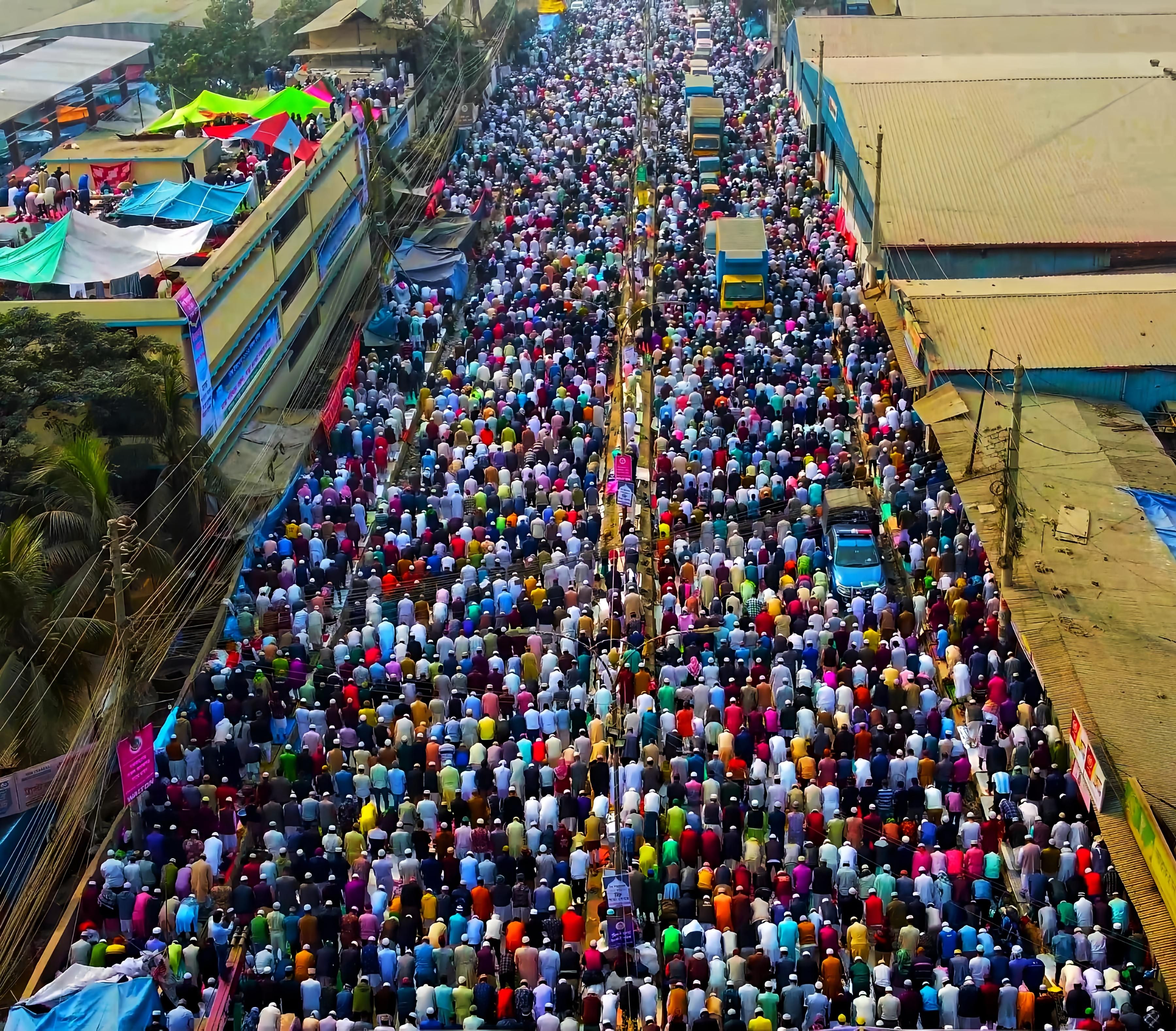 Crowded Street Gathering in Tongi, Bangladesh · Free Stock Photo