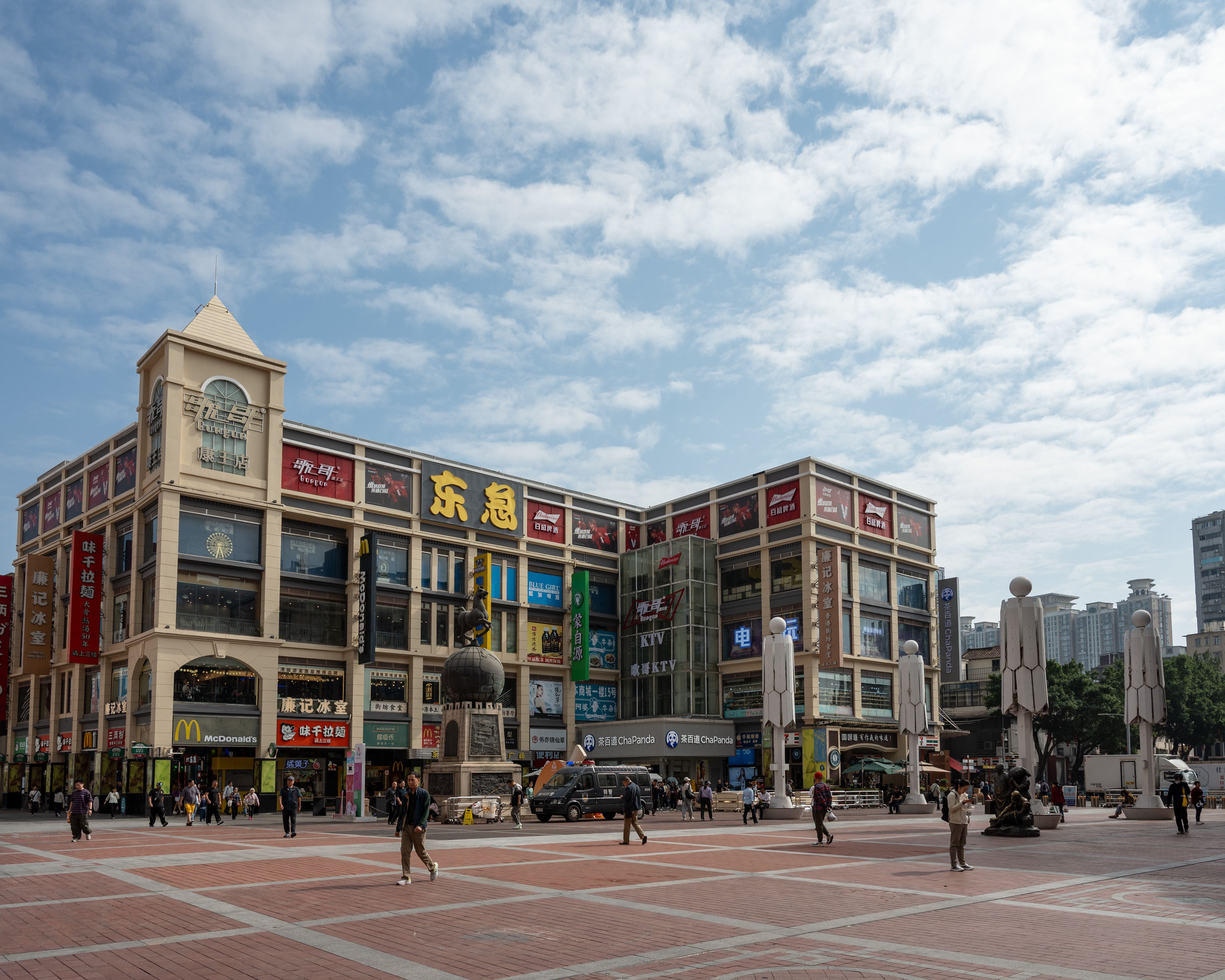 Urban Scene at Daytime in Guangzhou, China · Free Stock Photo