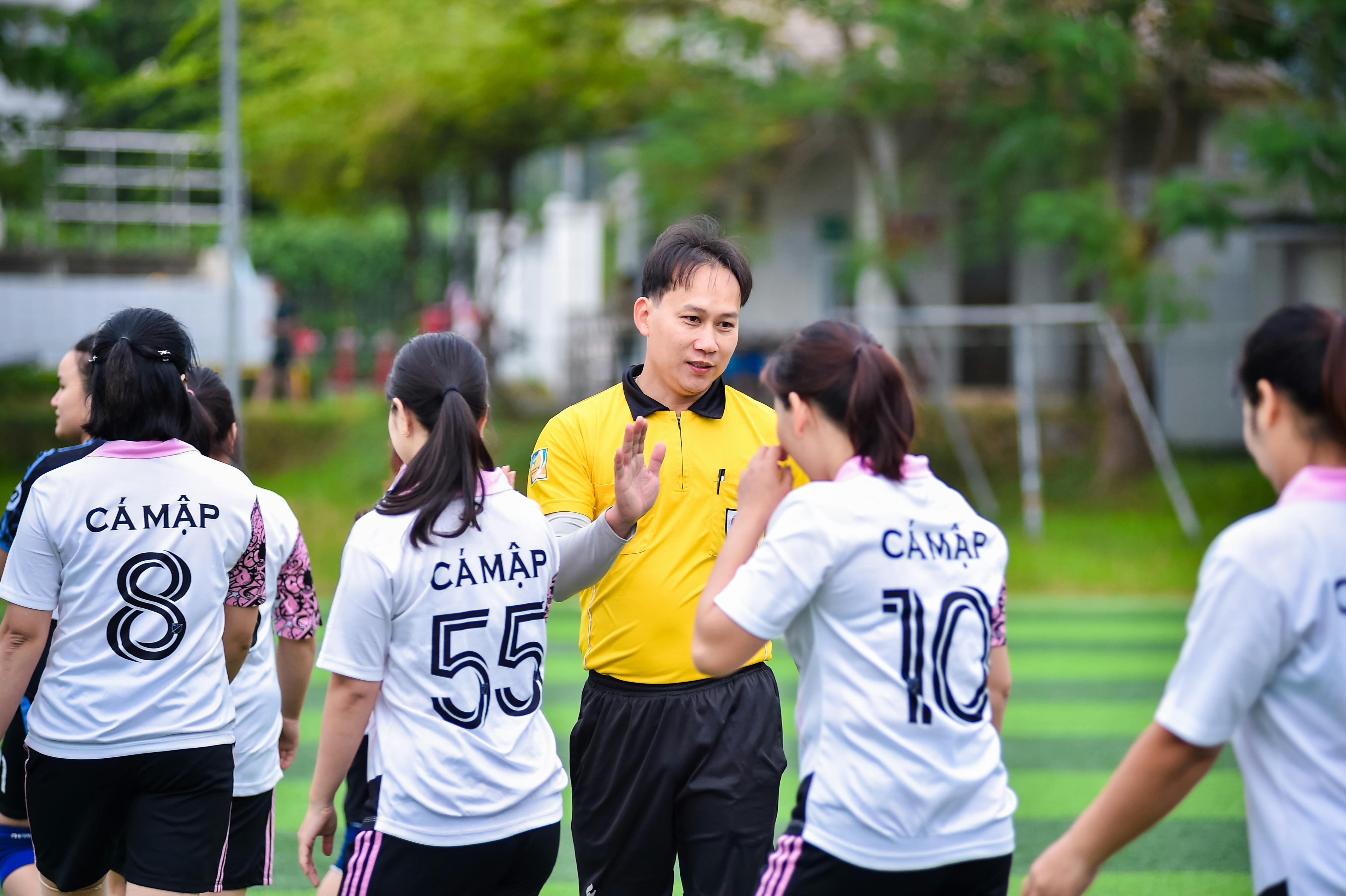 Team Dinner Photos, Download The BEST Free Team Dinner Stock Photos ...