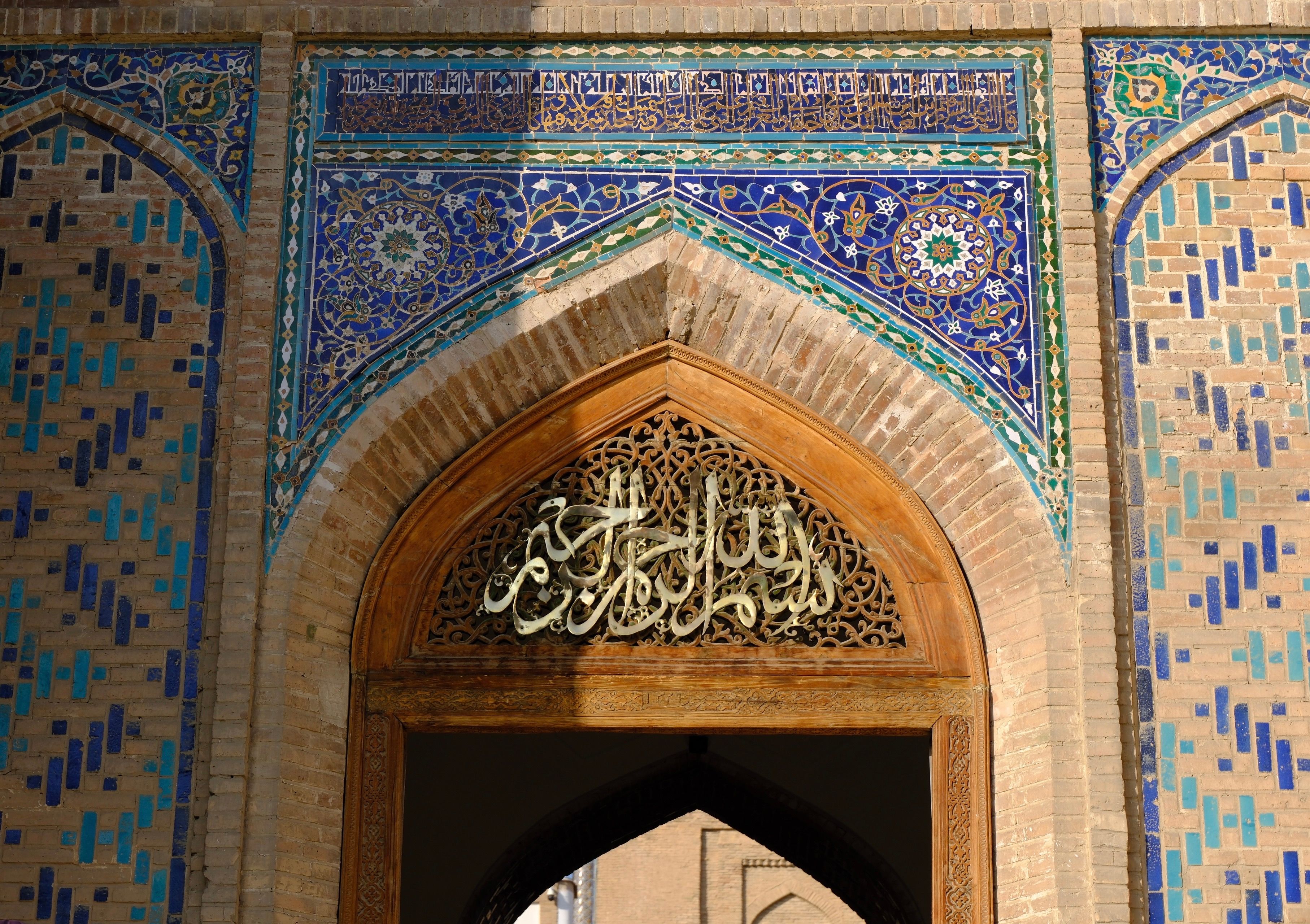 Ornate Islamic Archway with Detailed Tilework · Free Stock Photo