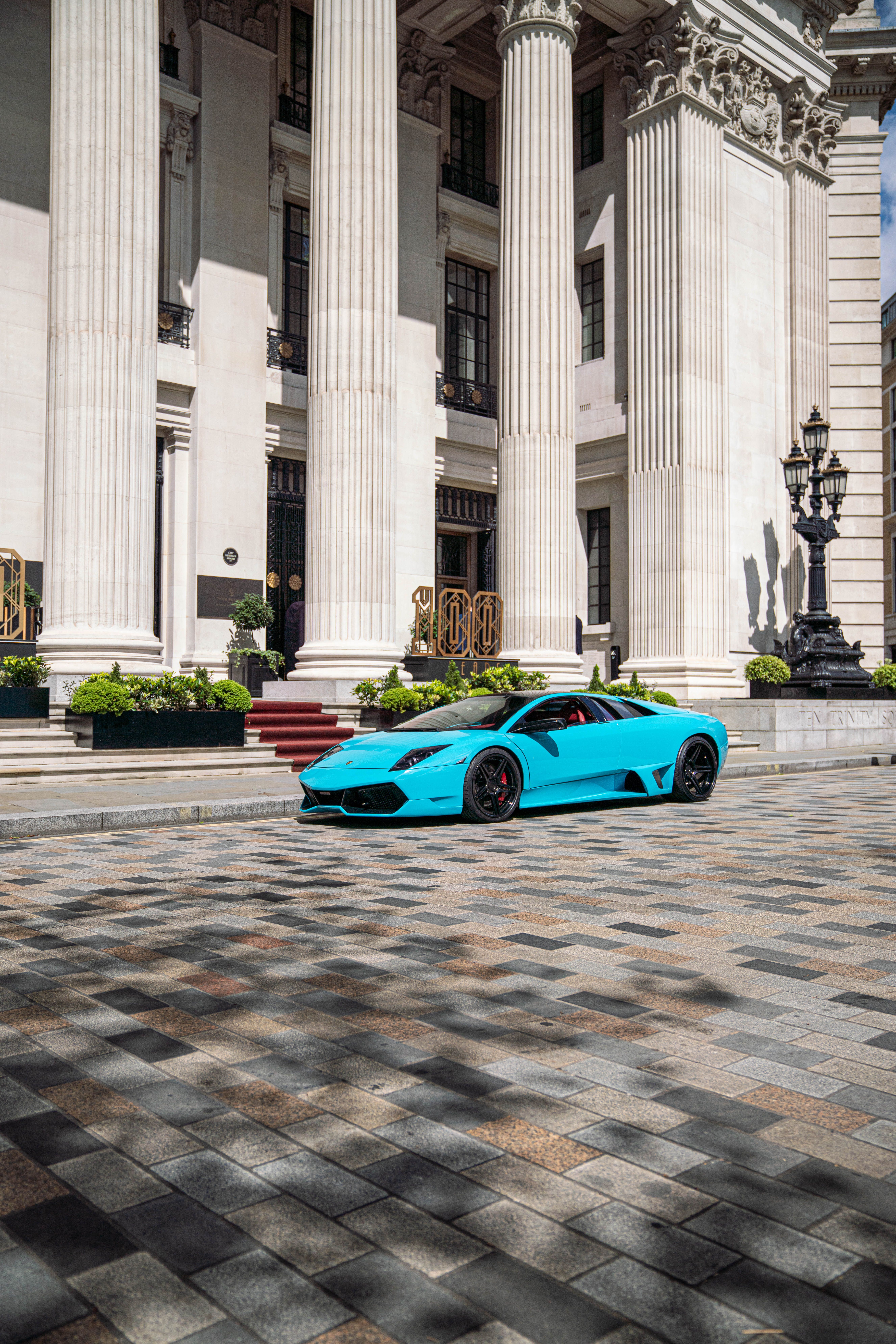 Miami Blue Lamborghini in Front of Neoclassical Building · Free Stock Photo