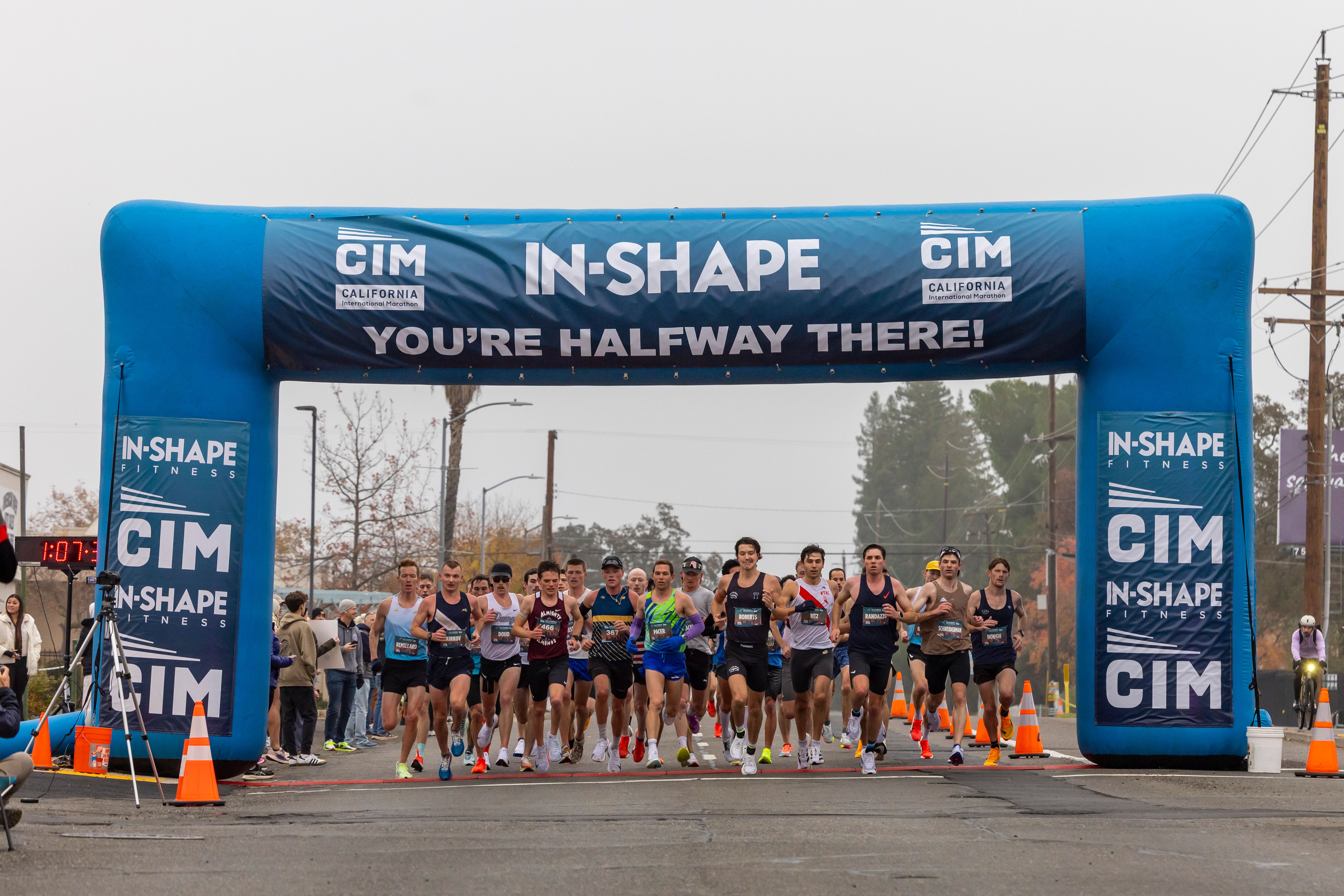 Marathon Runners at Halfway Mark Event · Free Stock Photo