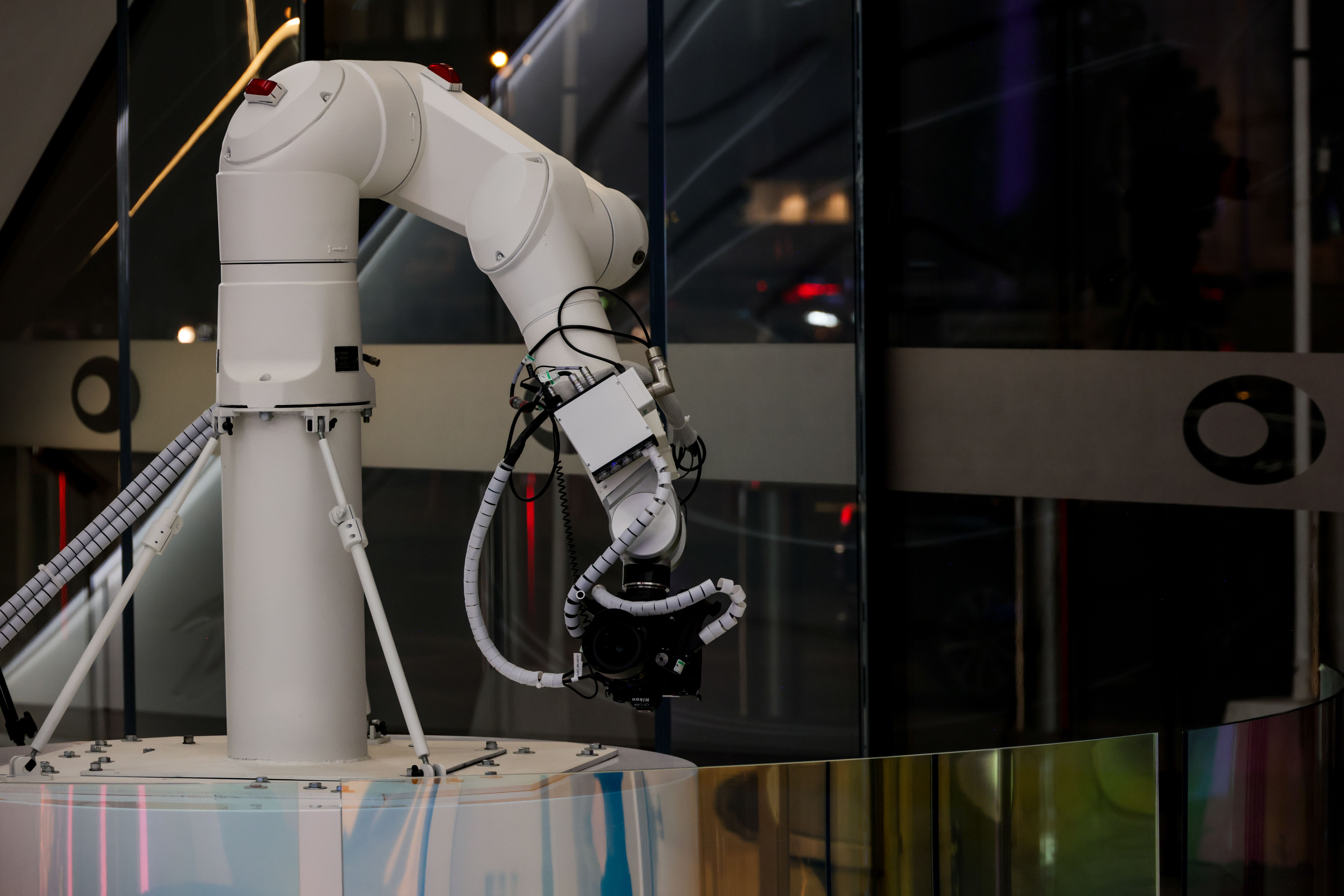 2 000+ Robot Y2k banque d’images et photos libres de droit ...