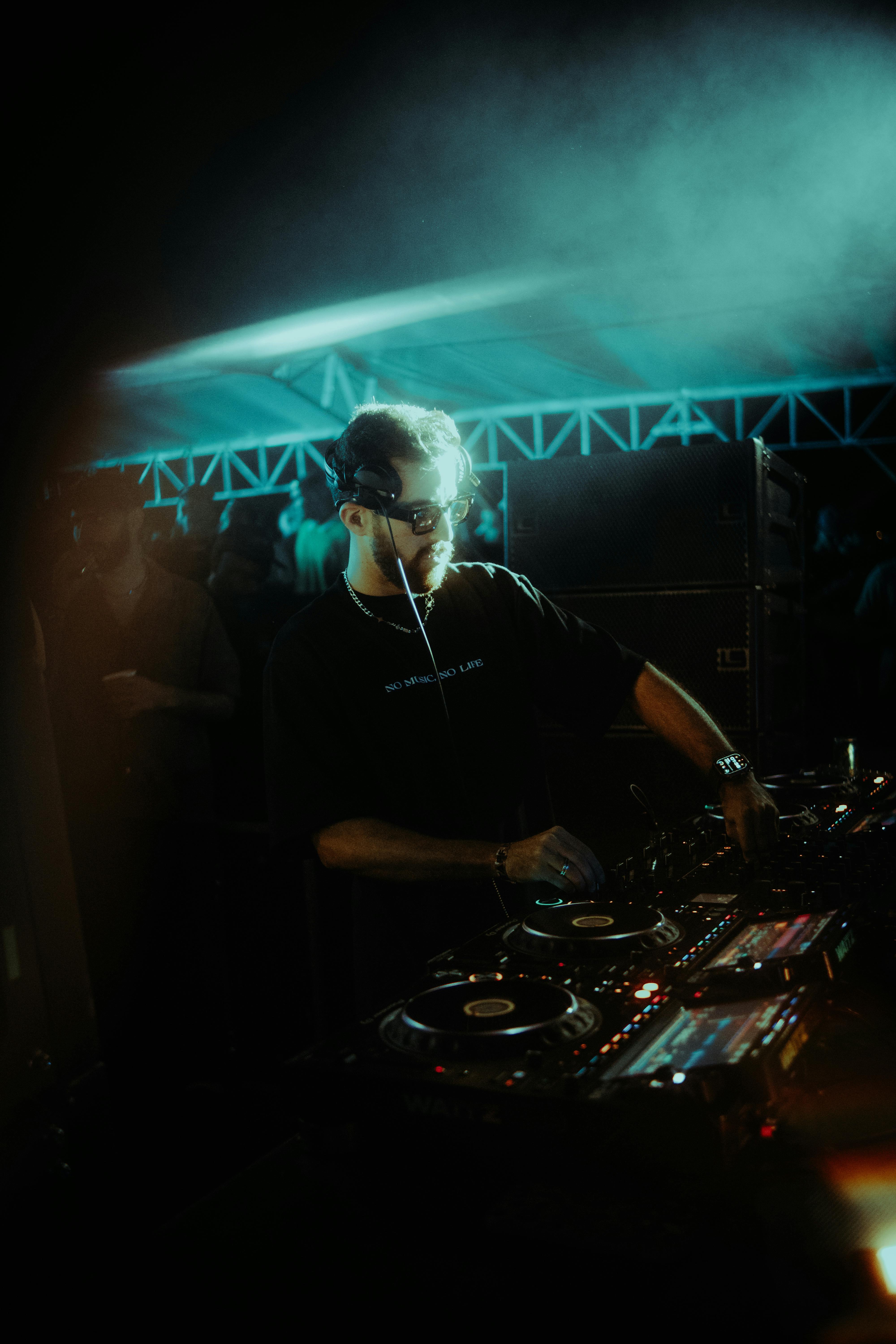 Sound+B Photos, Download The BEST Free Sound+B Stock Photos & HD Images