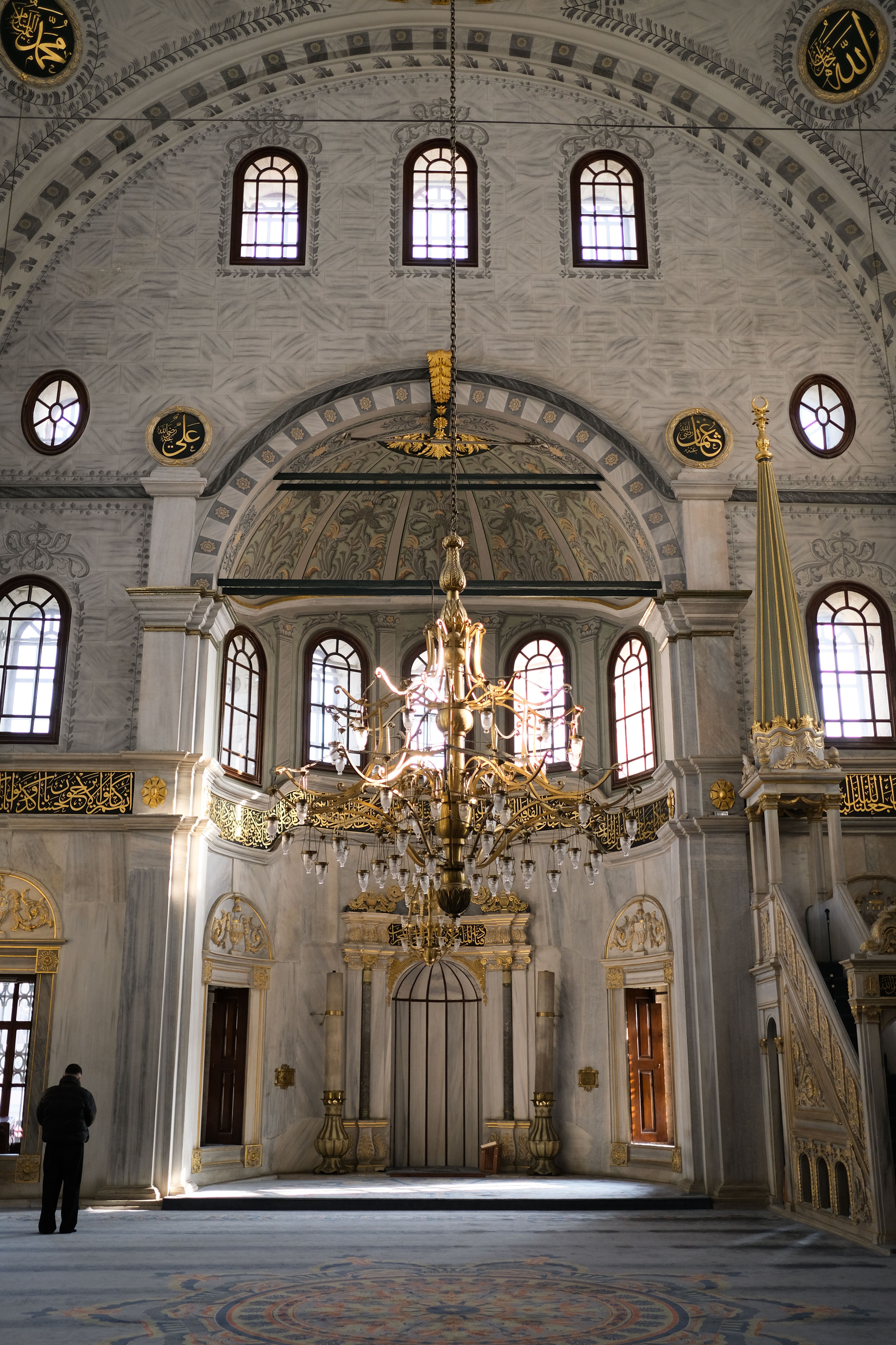 Majestic Interior of an Ornate Mosque · Free Stock Photo