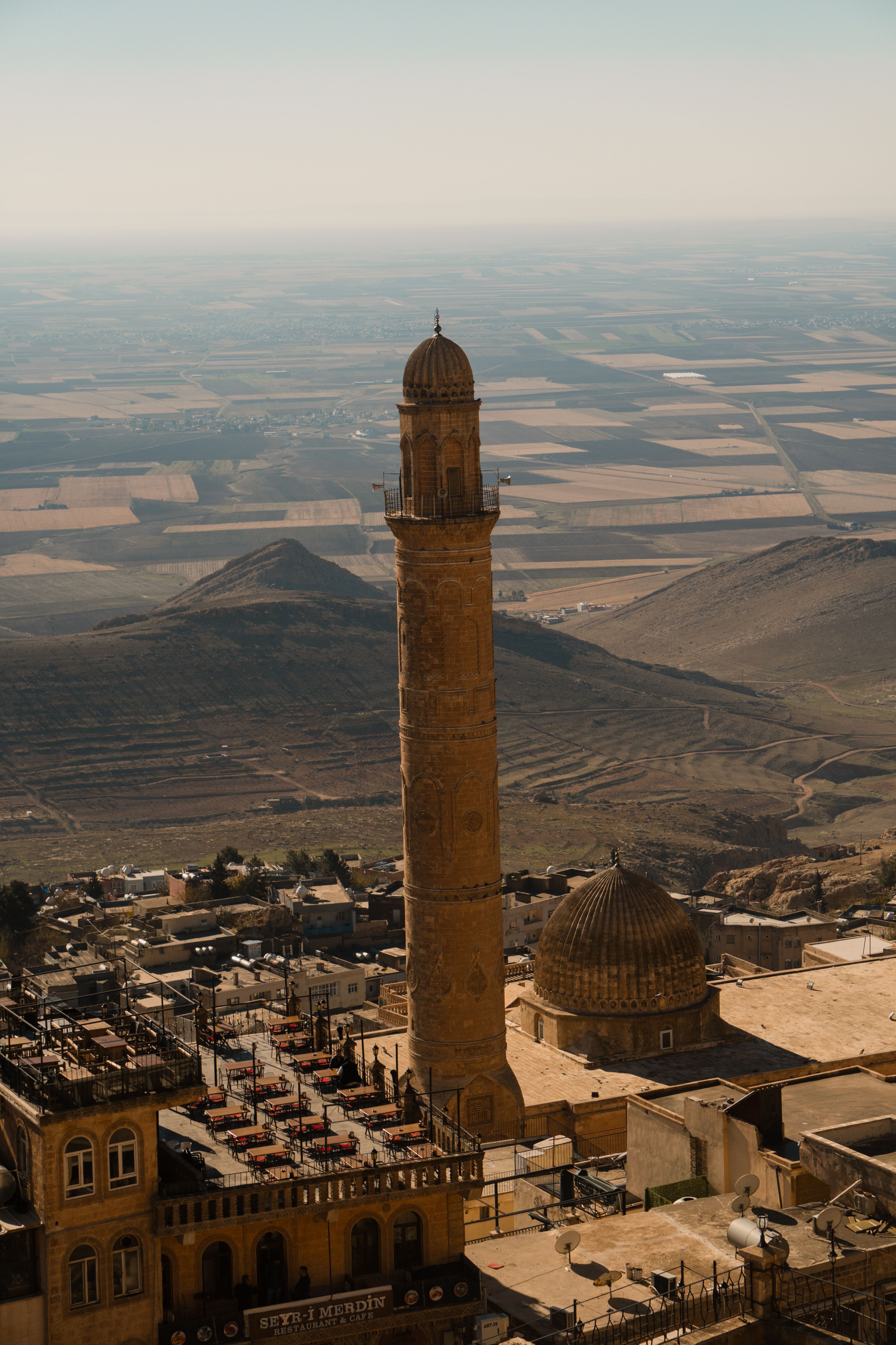 Historic Minaret and Landscape in Mardin, Türkiye · Free Stock Photo