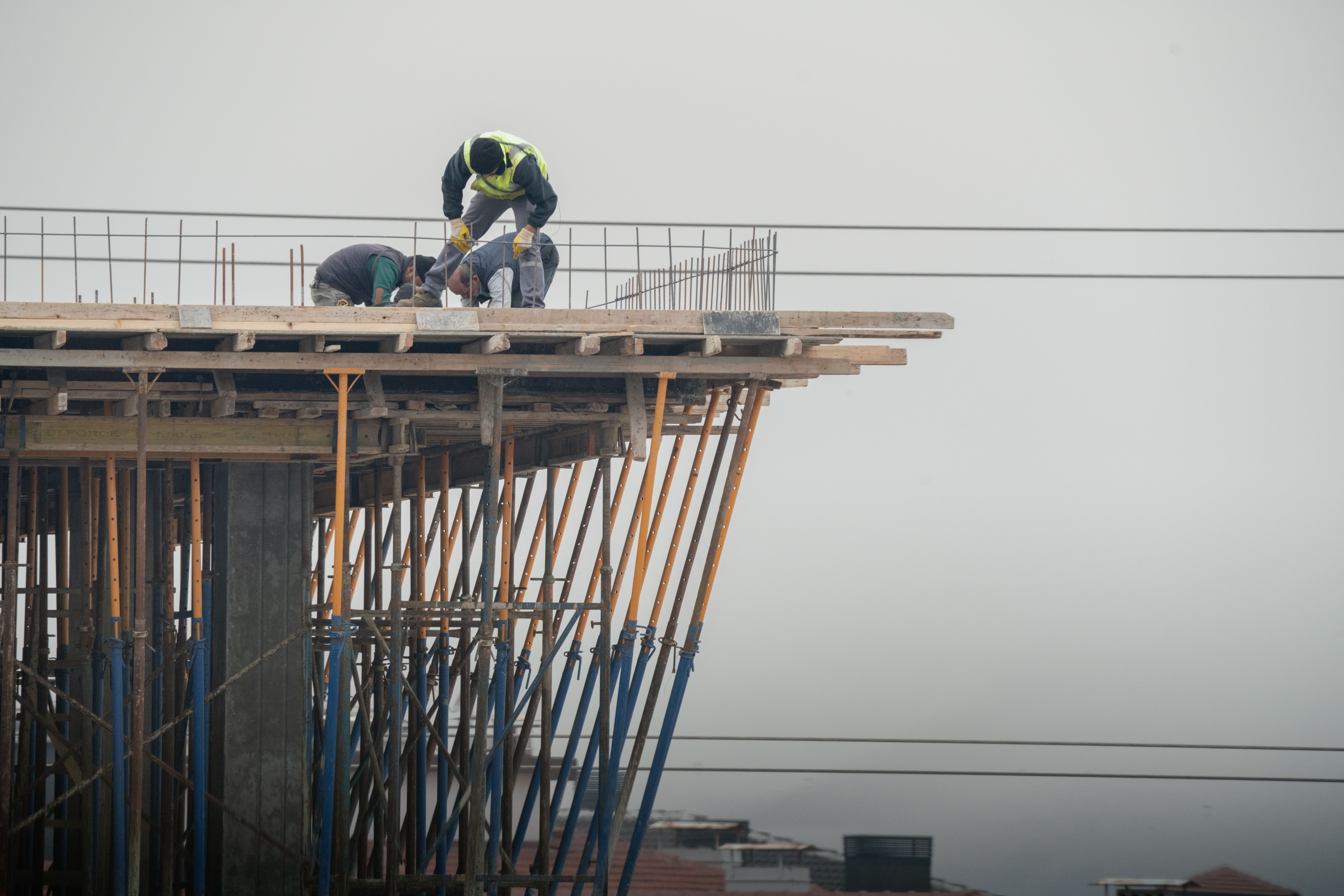 Construction Workers on High-Rise Building in Türkiye · Free Stock Photo