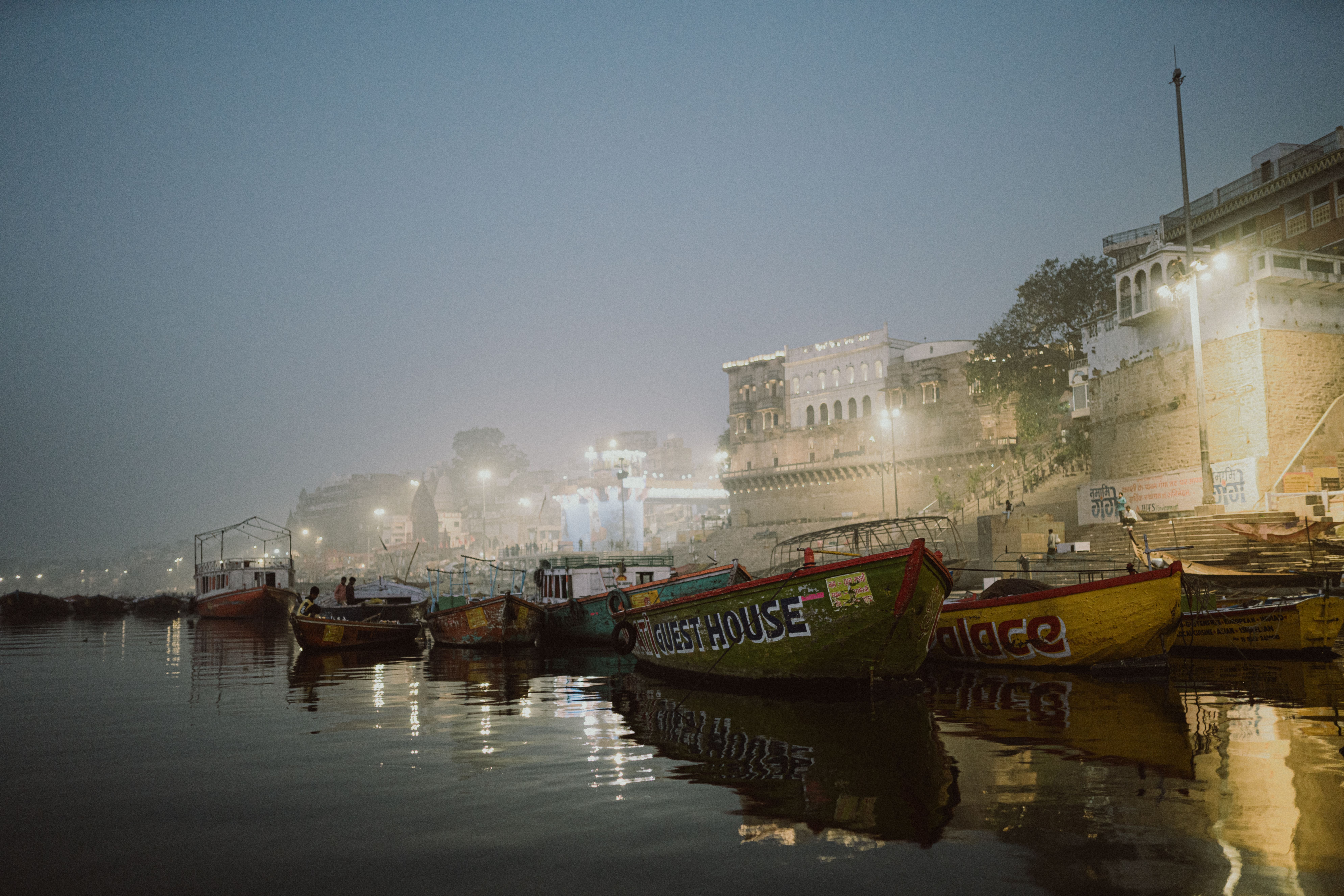 Serene Evening at Varanasi Ghats · Free Stock Photo