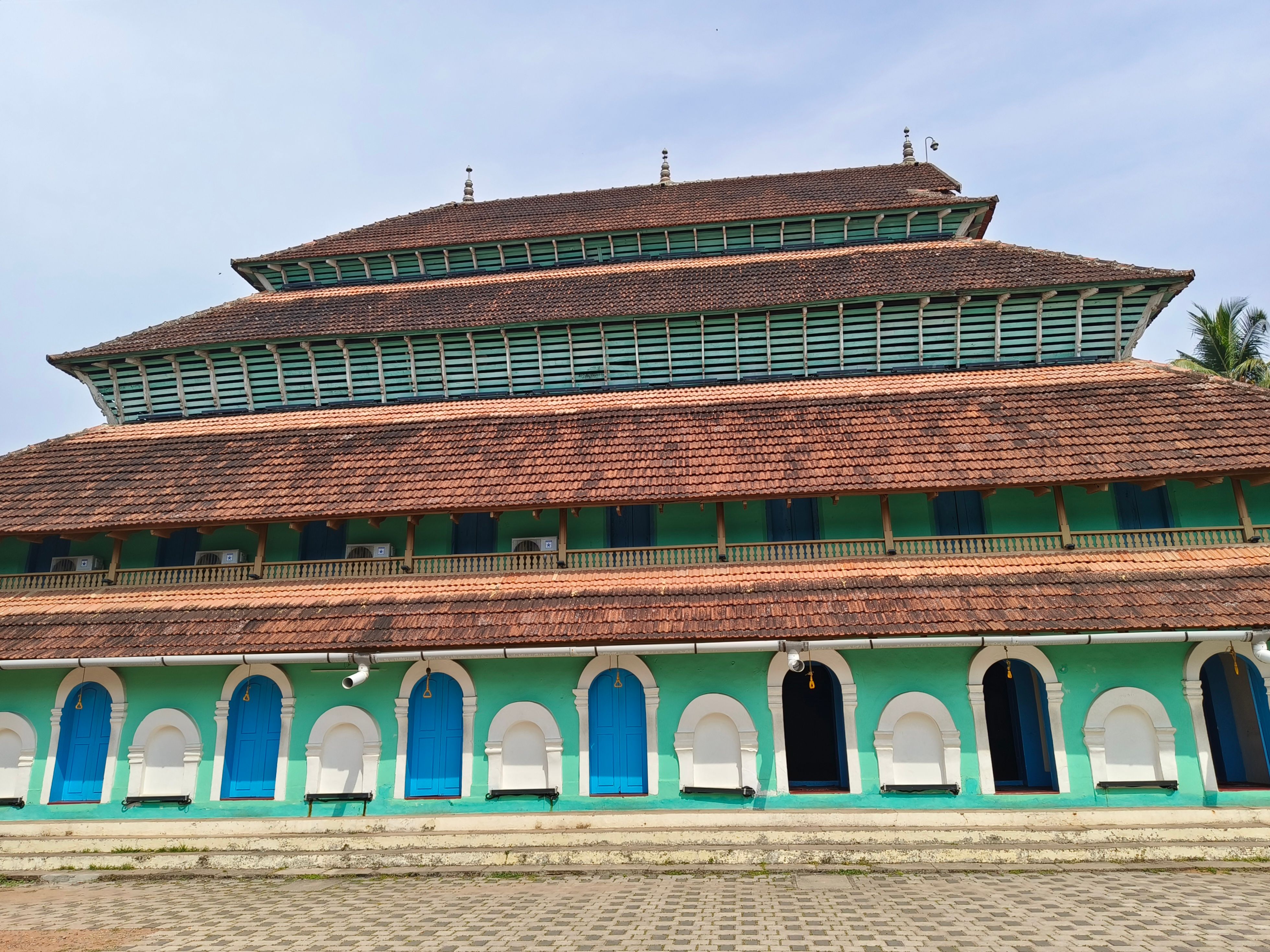 Traditional Architecture of Ancient Mosque · Free Stock Photo
