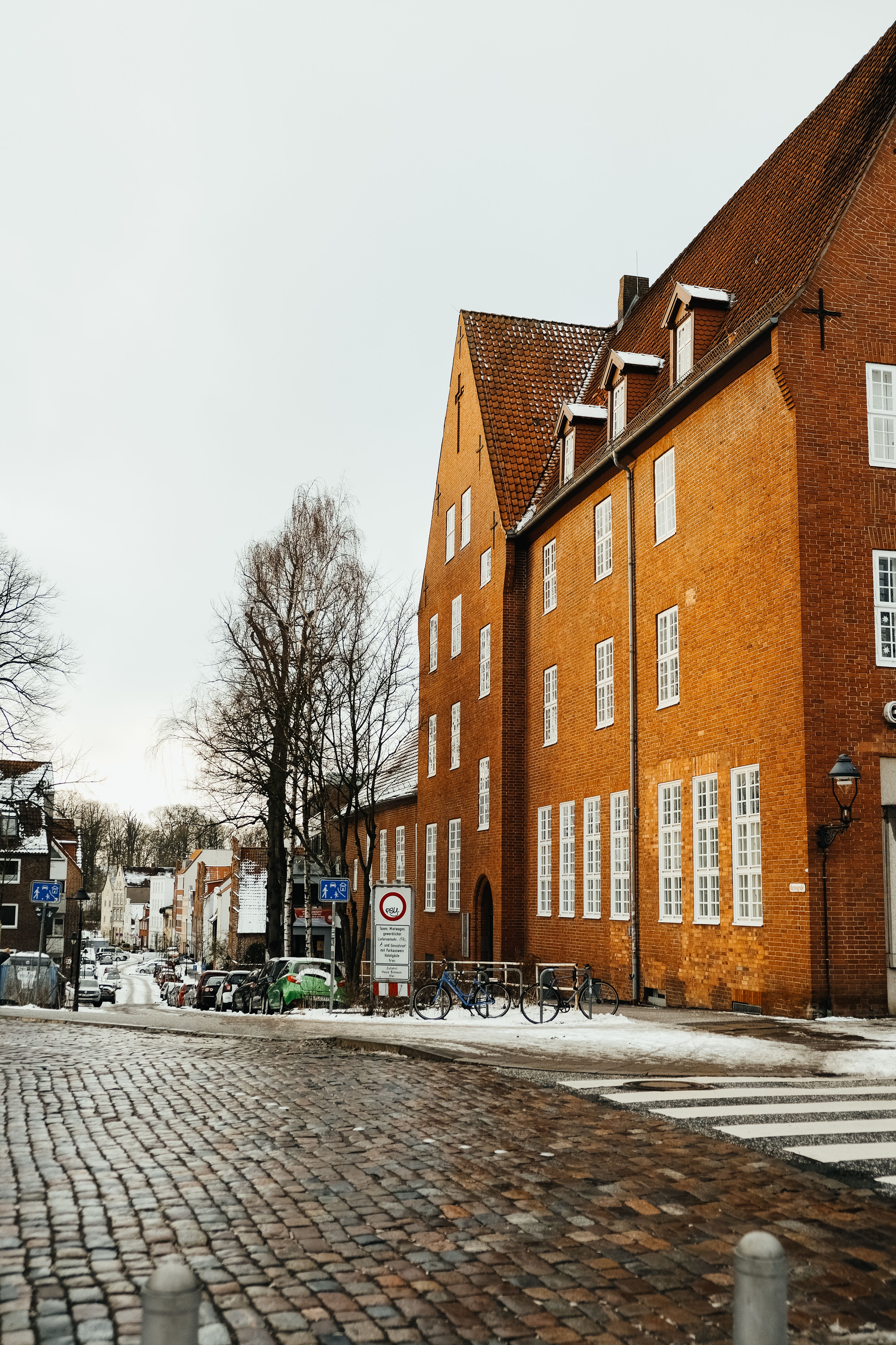 Charming European Street with Red Brick Buildings · Free Stock Photo