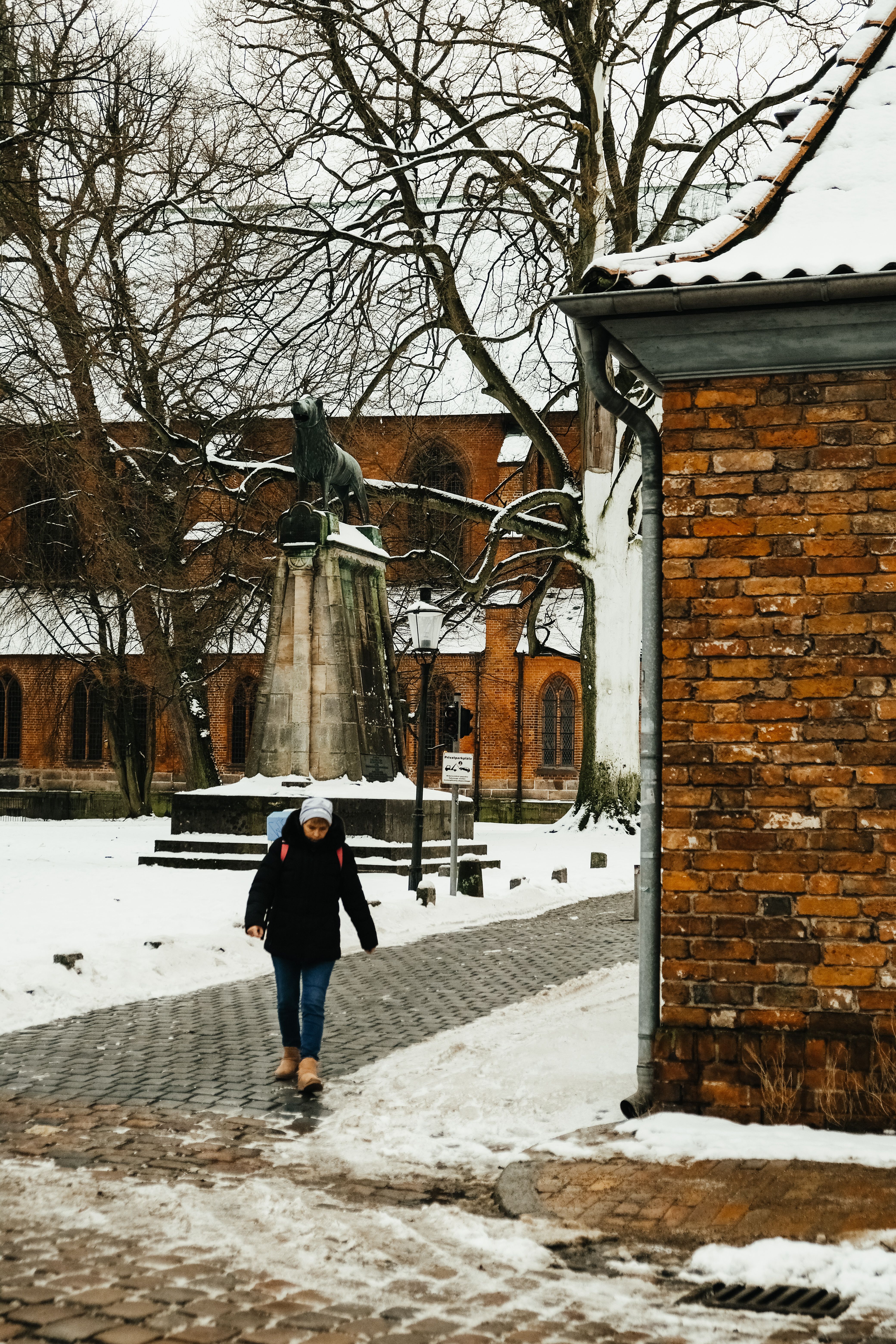 People In Snow Photos, Download The BEST Free People In Snow Stock ...