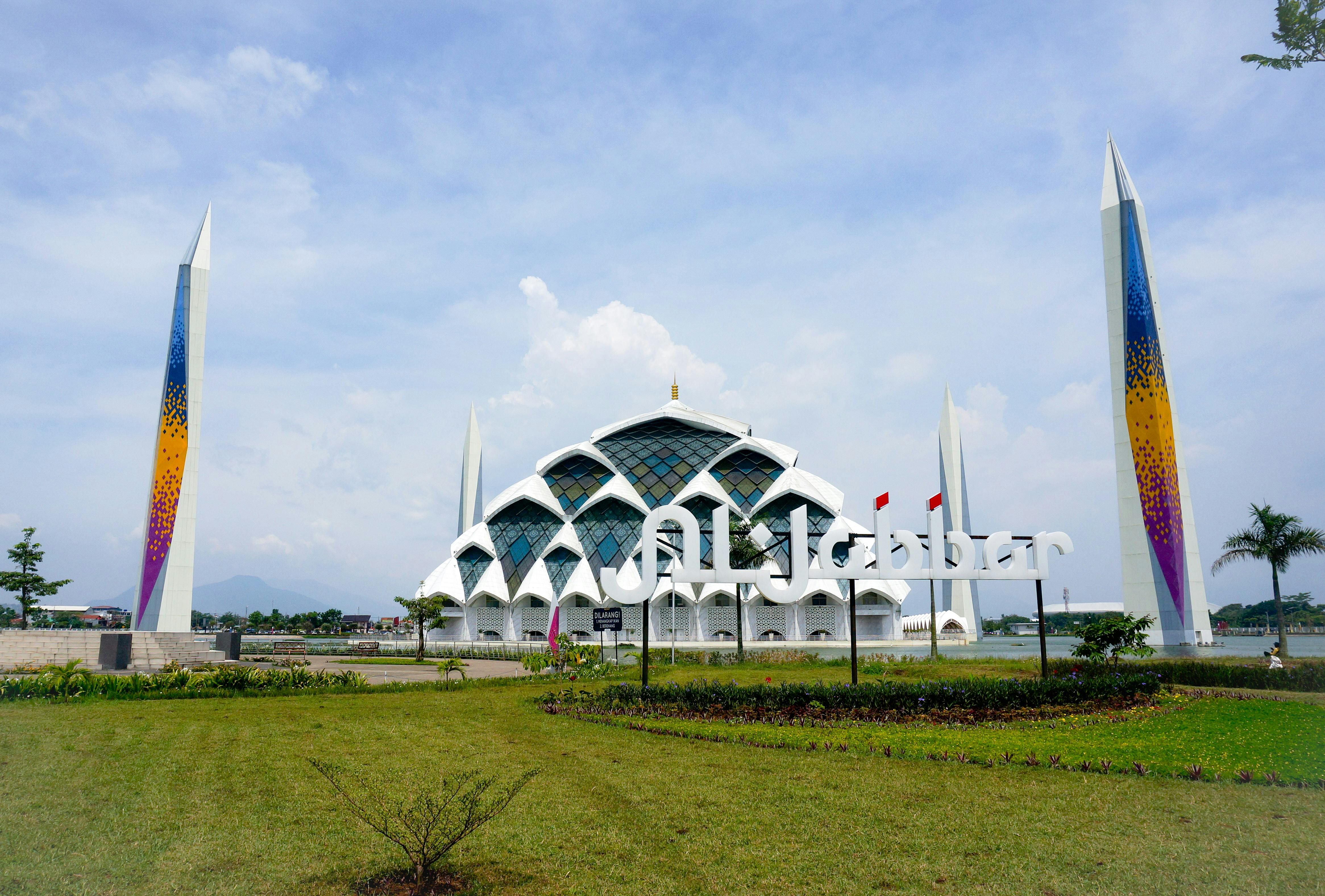 Masjid Al Jabbar Yang Indah Di Bandung · Foto Stok Gratis