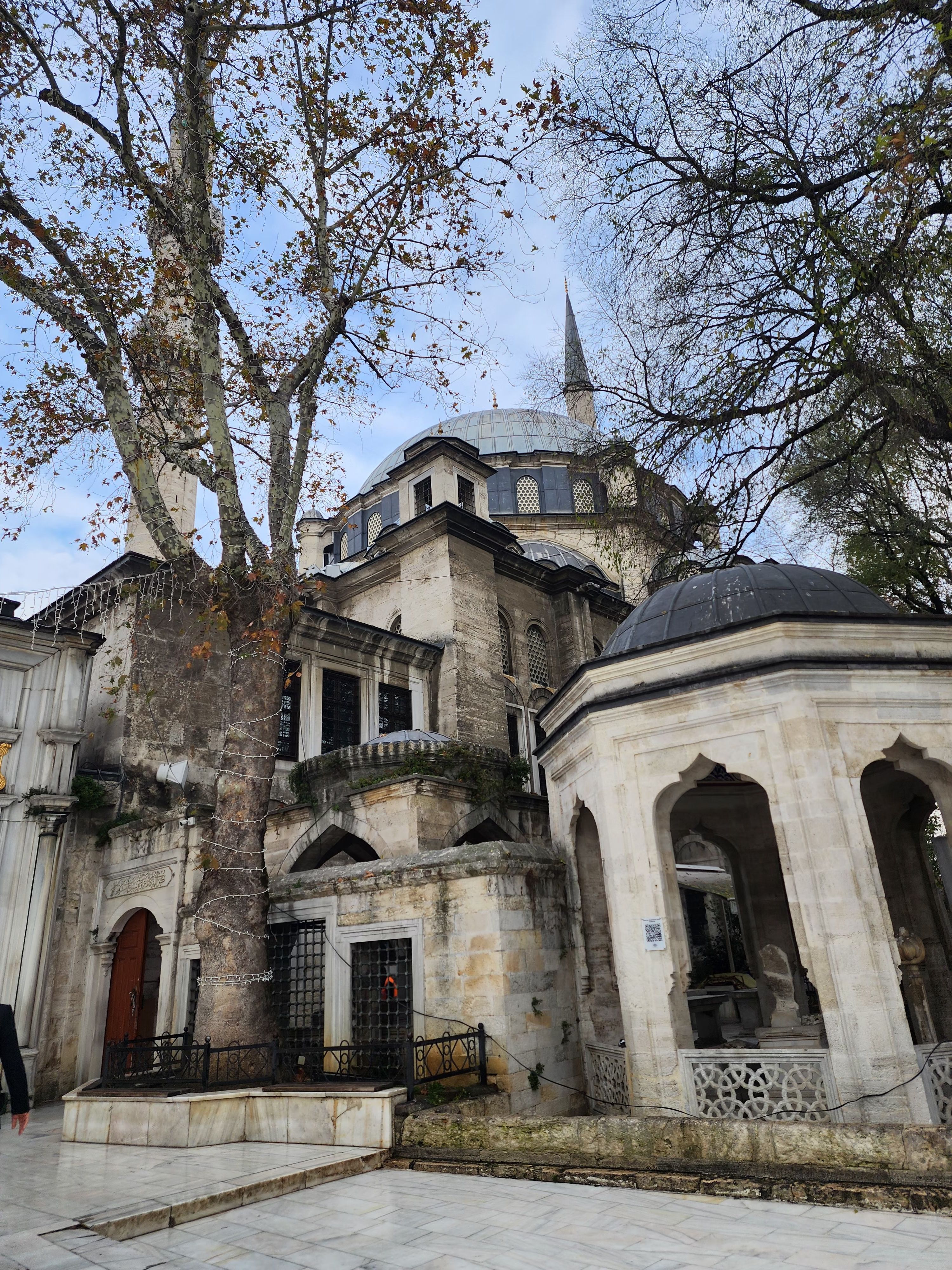 Historic Ottoman Mosque Architecture in Istanbul · Free Stock Photo