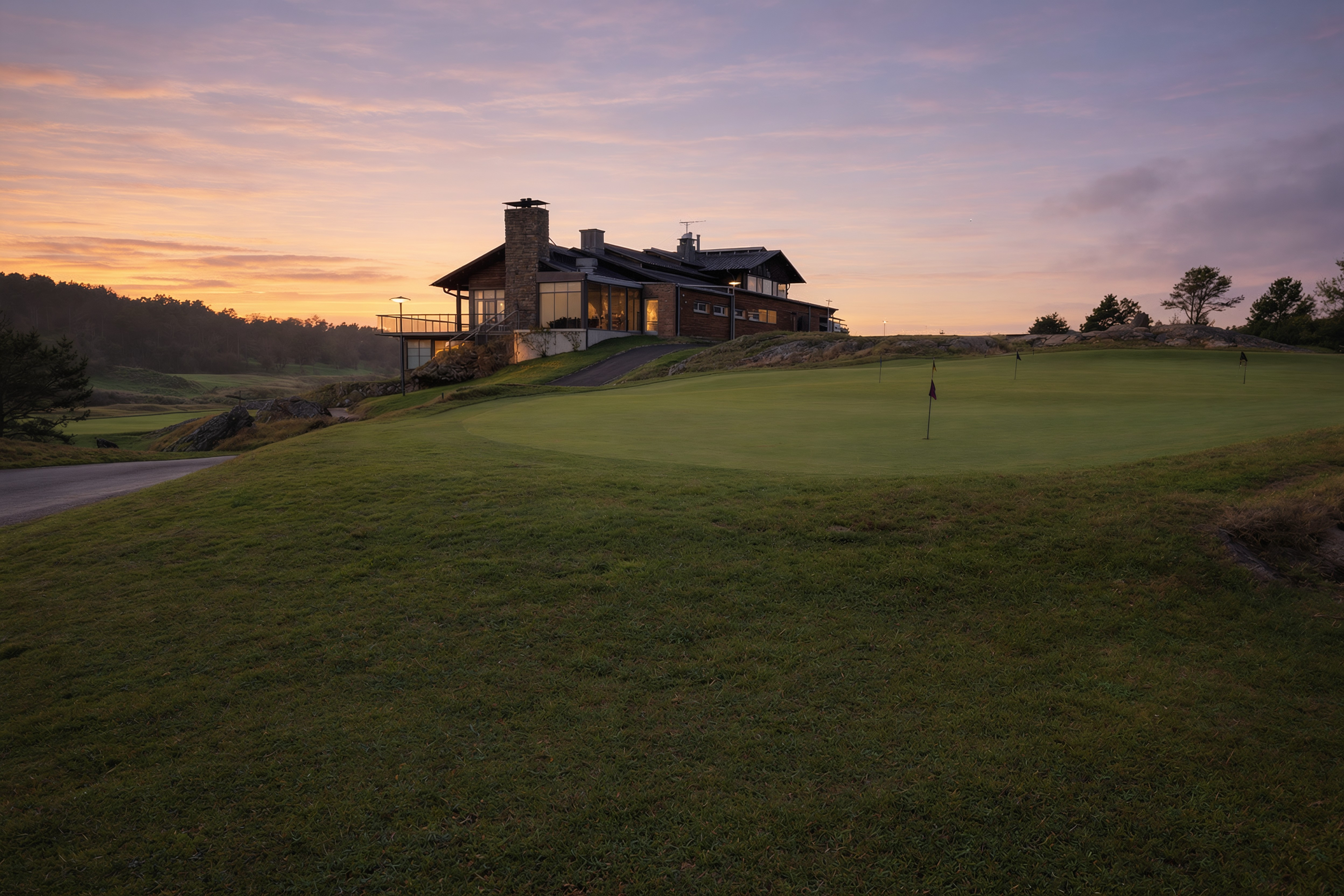 Serene Golf Clubhouse at Sunset · Free Stock Photo