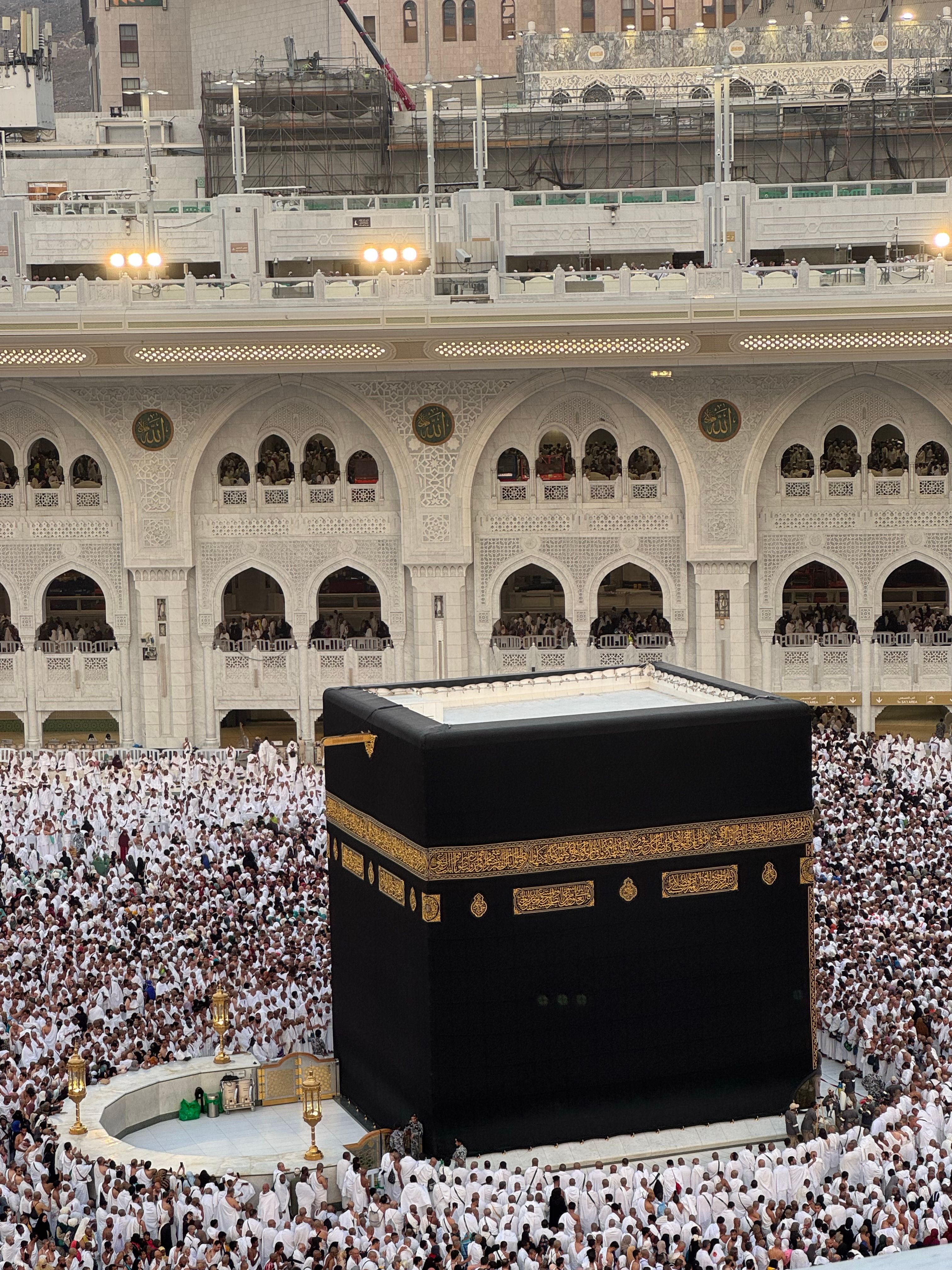 Aerial View of Pilgrims Surrounding the Kaaba in Mecca · Free Stock Photo