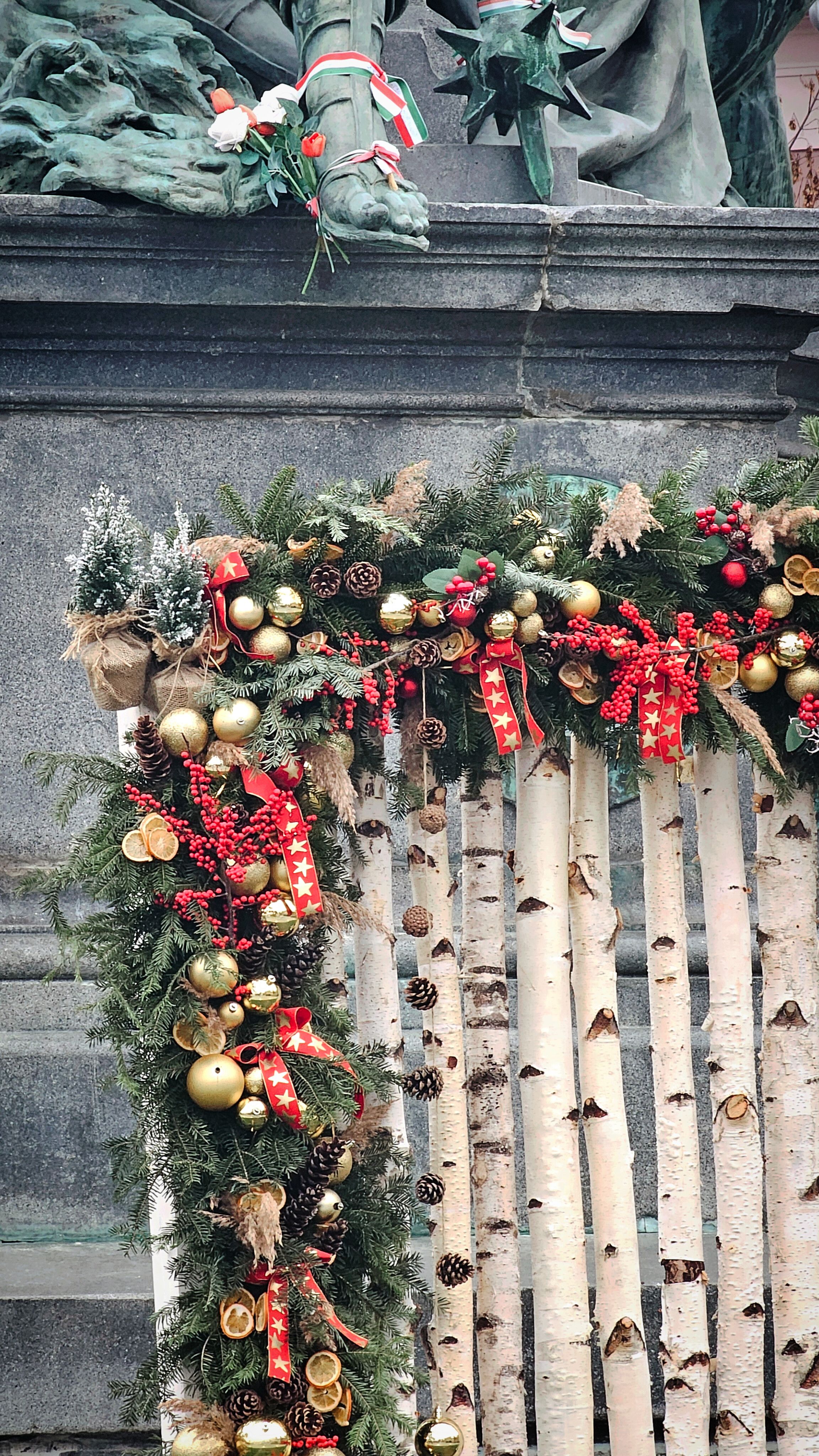 Festive Christmas Decoration with Birch Logs · Free Stock Photo