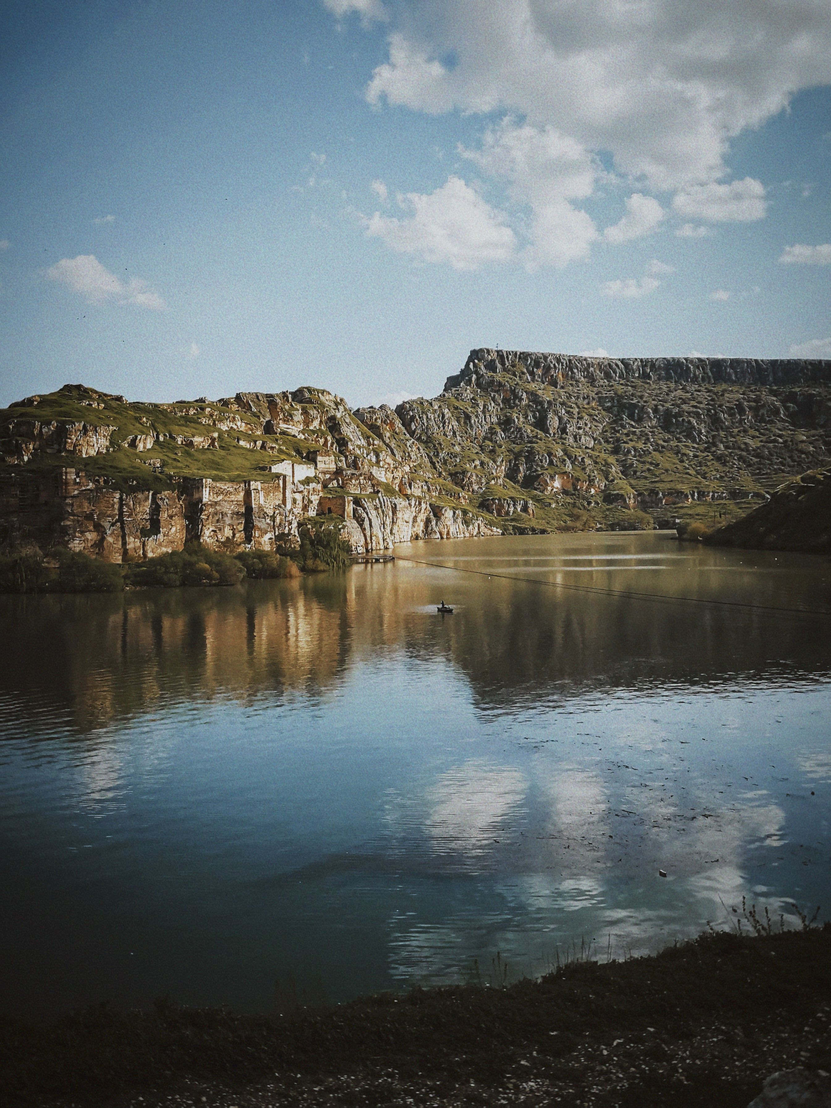 Stunning Landscape with Serene Lake and Cliffs · Free Stock Photo