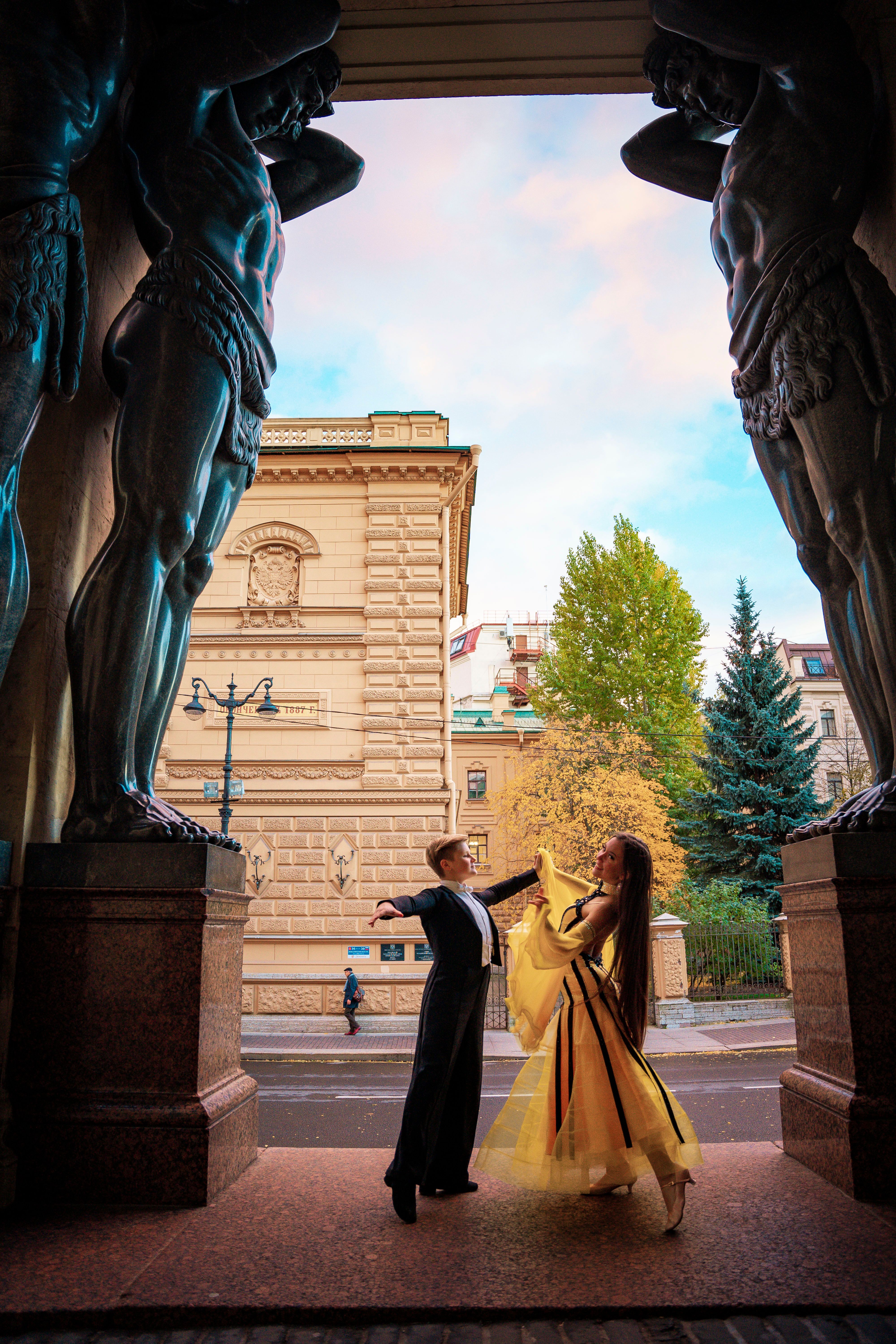 Elegant Dance Underneath Grand Architectural Archway · Free Stock Photo