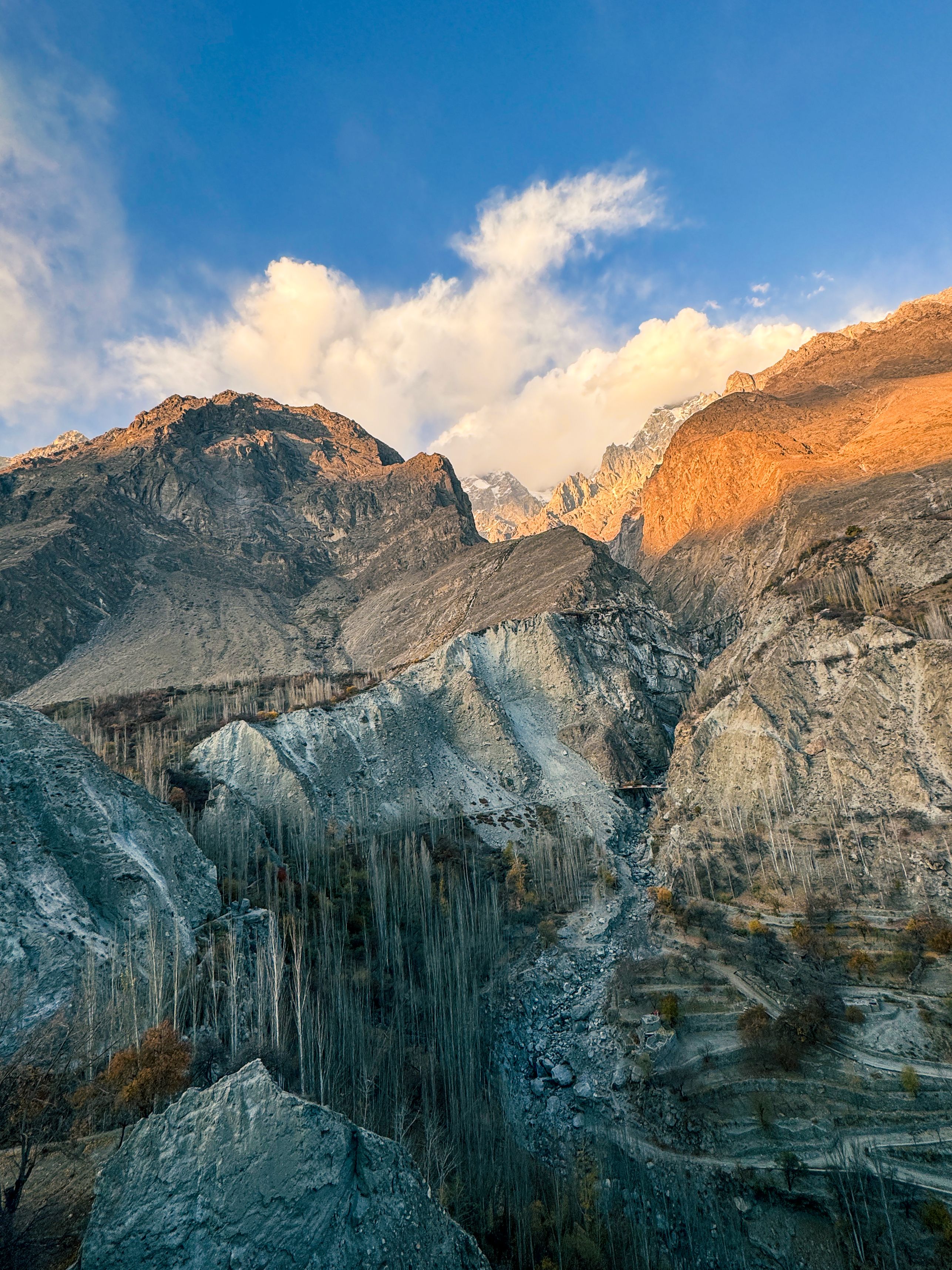 Dramatic Mountain Peaks in Hunza Valley at Sunset · Free Stock Photo