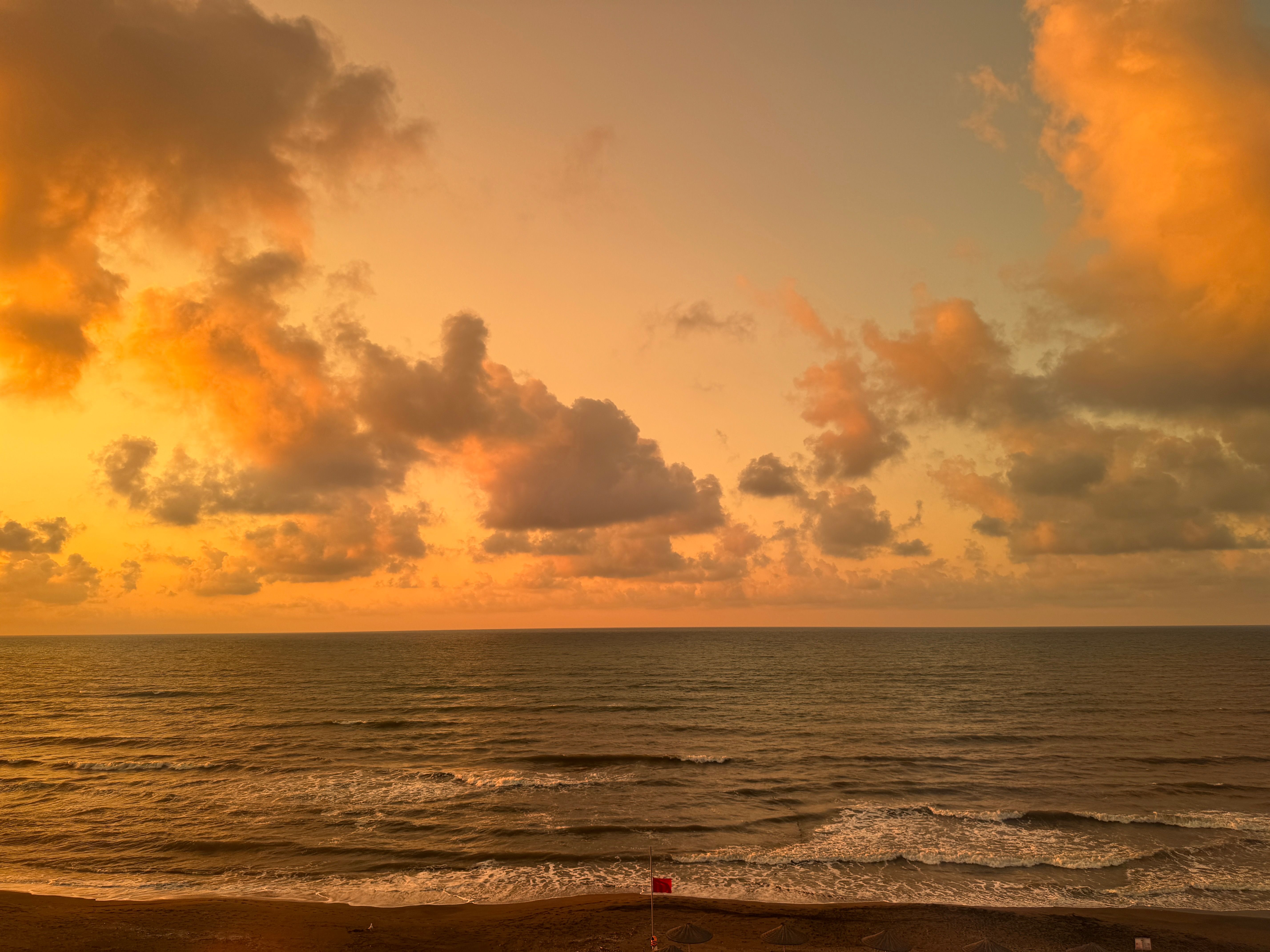 Majestic Sunset Over Ocean Horizon · Free Stock Photo