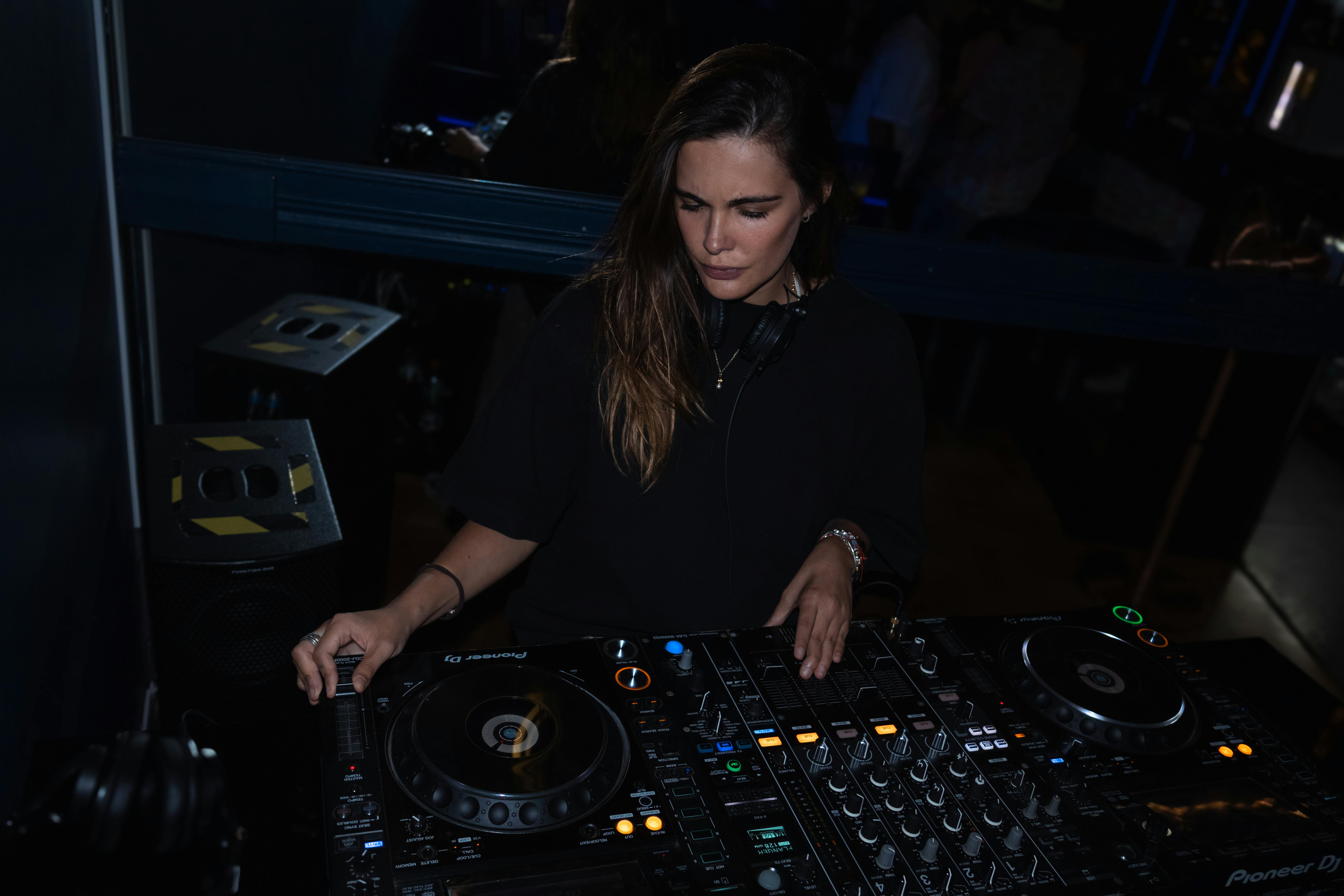 3.038+ Fotos y Imágenes de Dj+brab Gratis · Banco de Fotos Gratis