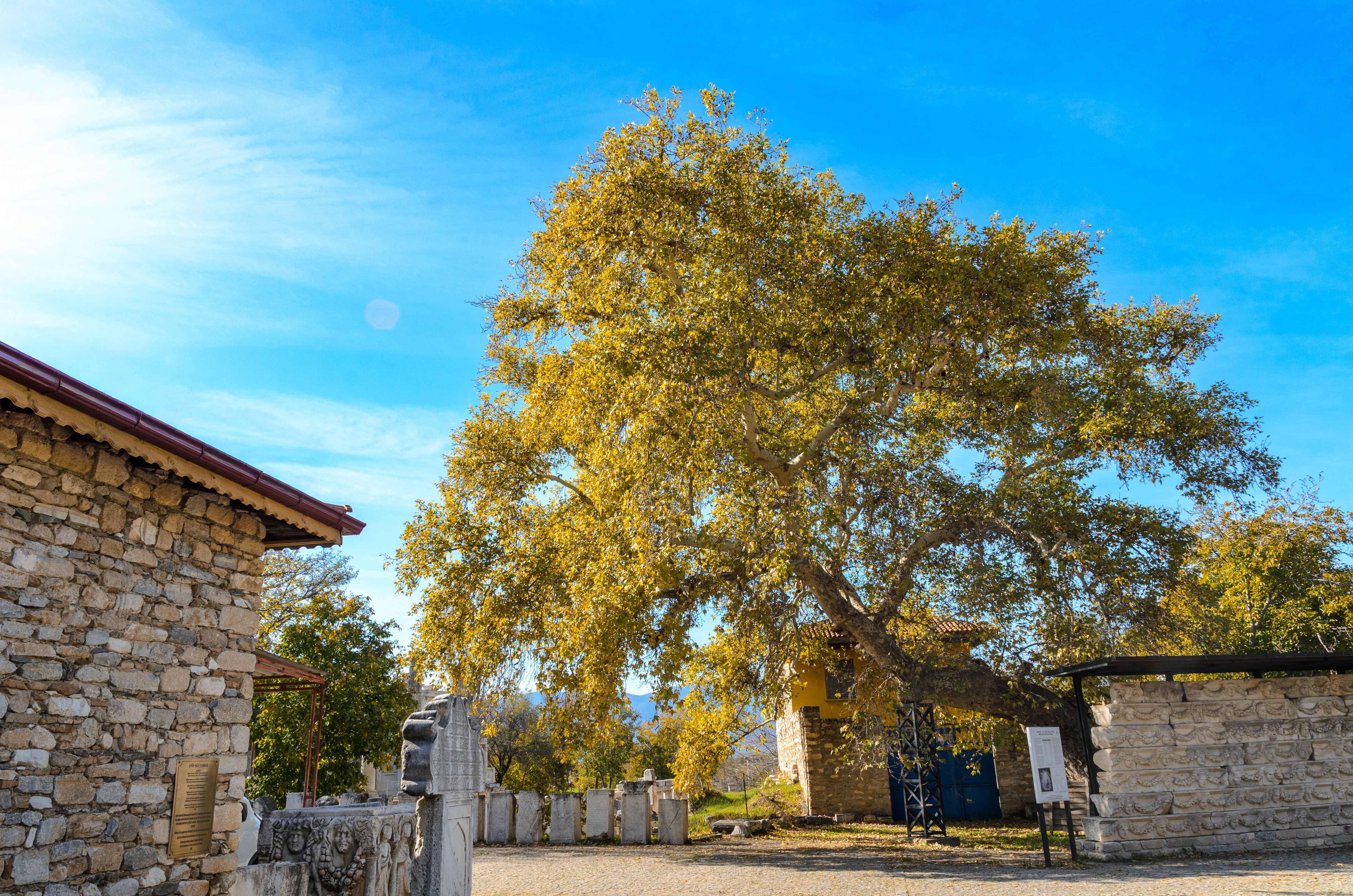 Idyllic Countryside Scene with Stone Building · Free Stock Photo