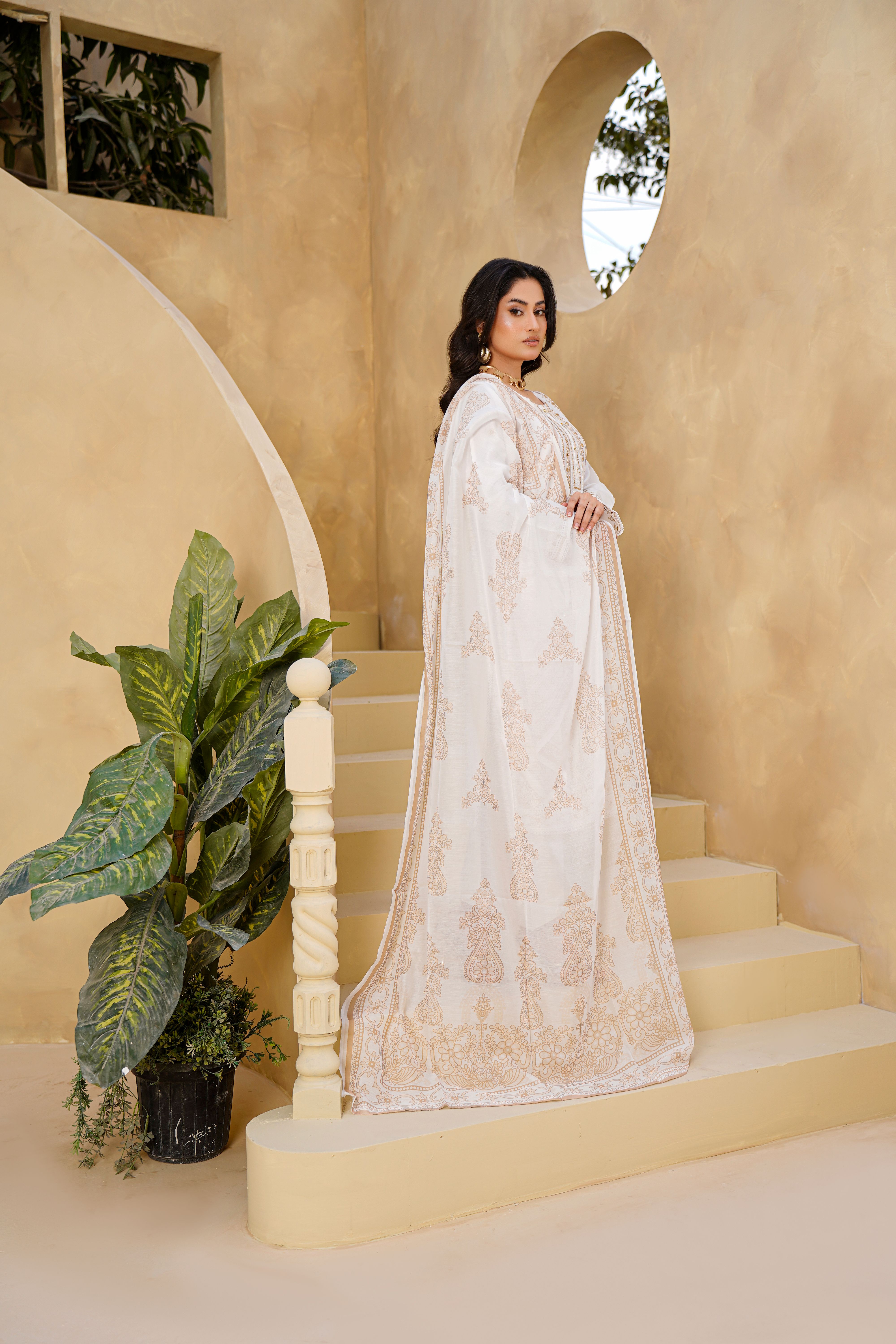 Elegant Fashion Model in Traditional Eastern Dress · Free Stock Photo