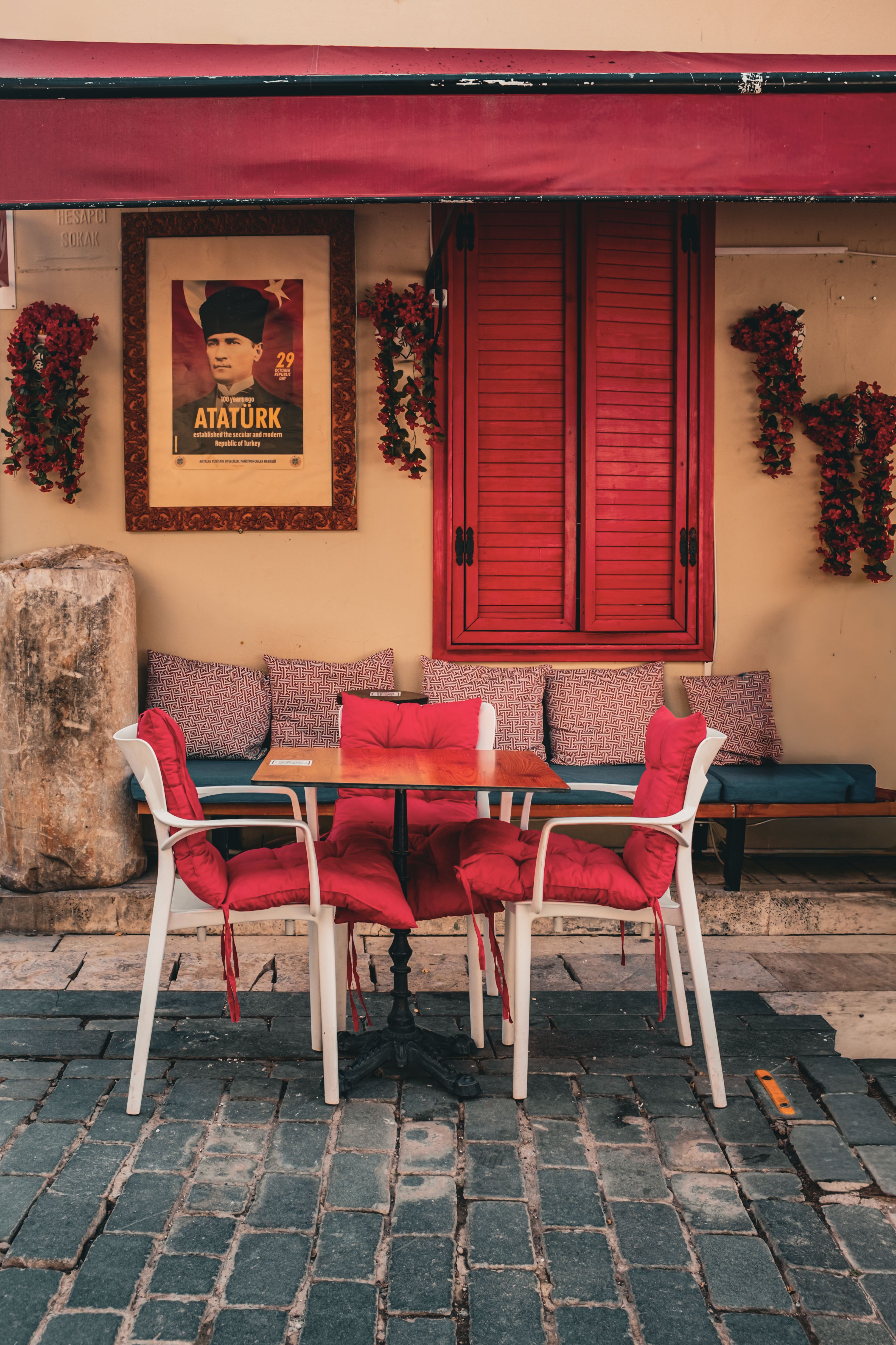Cozy Outdoor Cafe with Red Accents in Turkey · Free Stock Photo