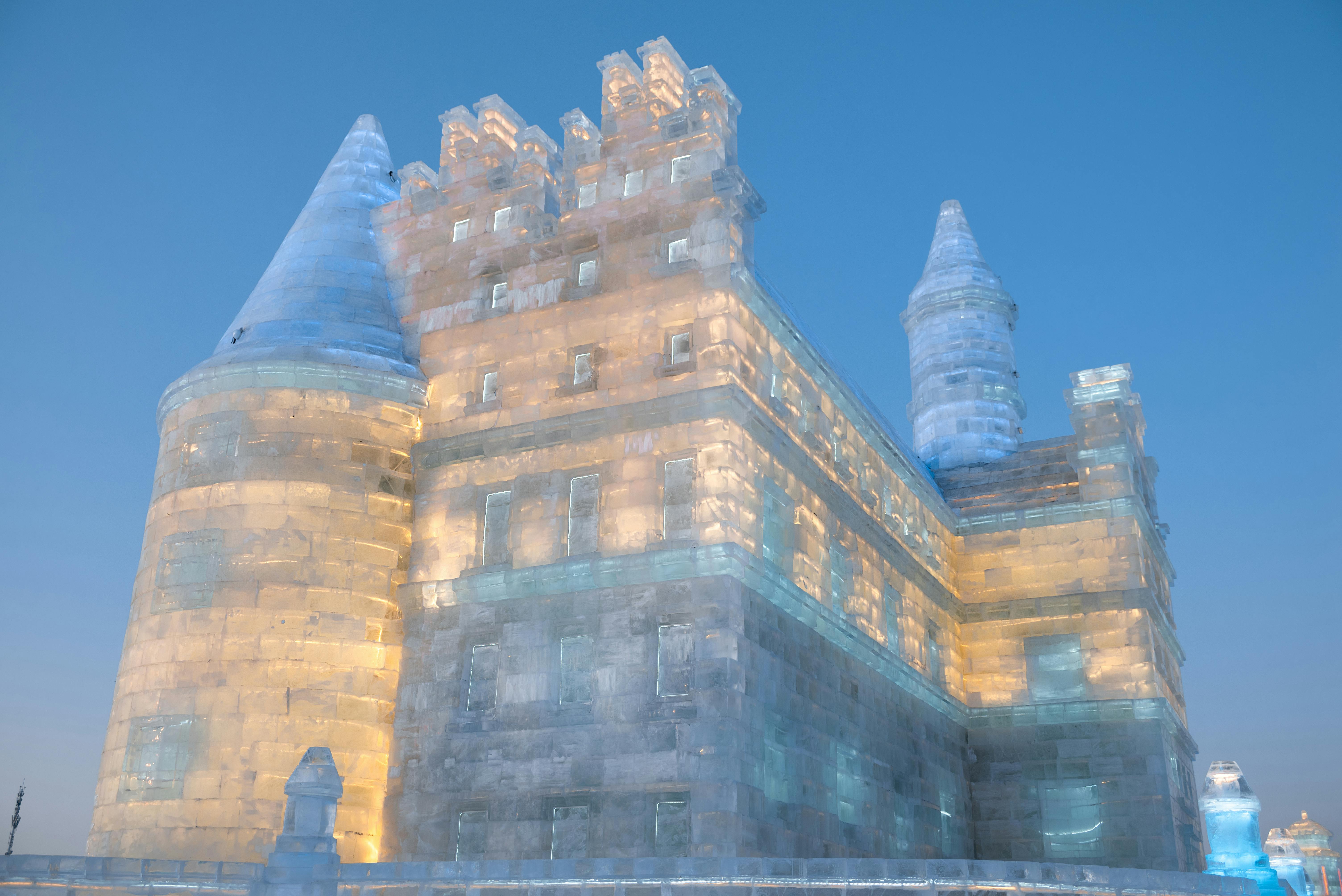 Castillo De Hielo Iluminado Por La Noche · Foto de stock gratuita