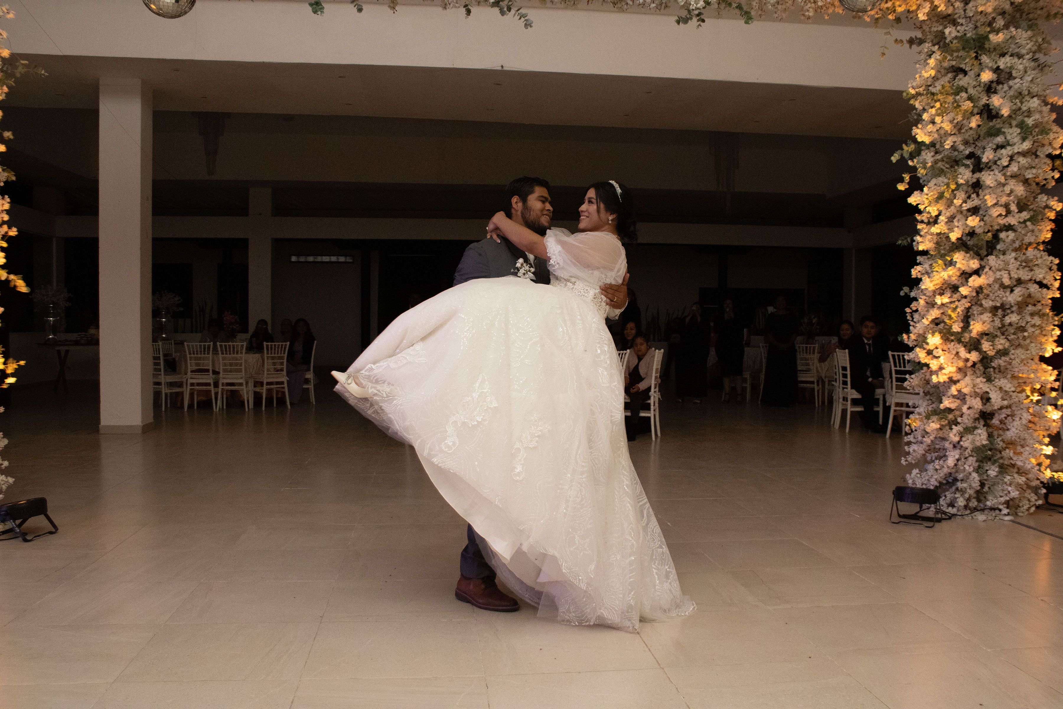 Romantic First Dance at Wedding Reception · Free Stock Photo