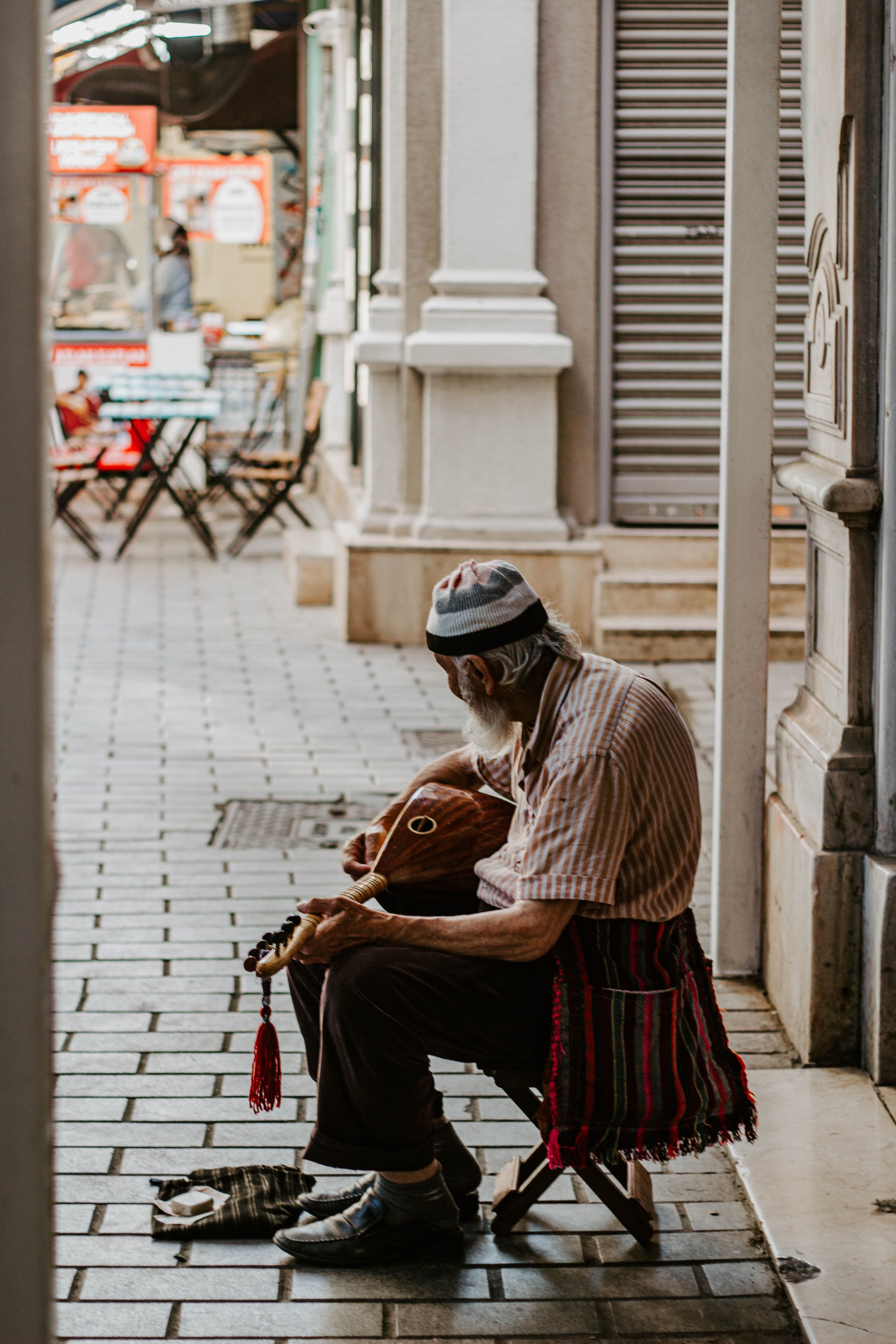 Elderly Musician Playing Oud on Istanbul Street · Free Stock Photo