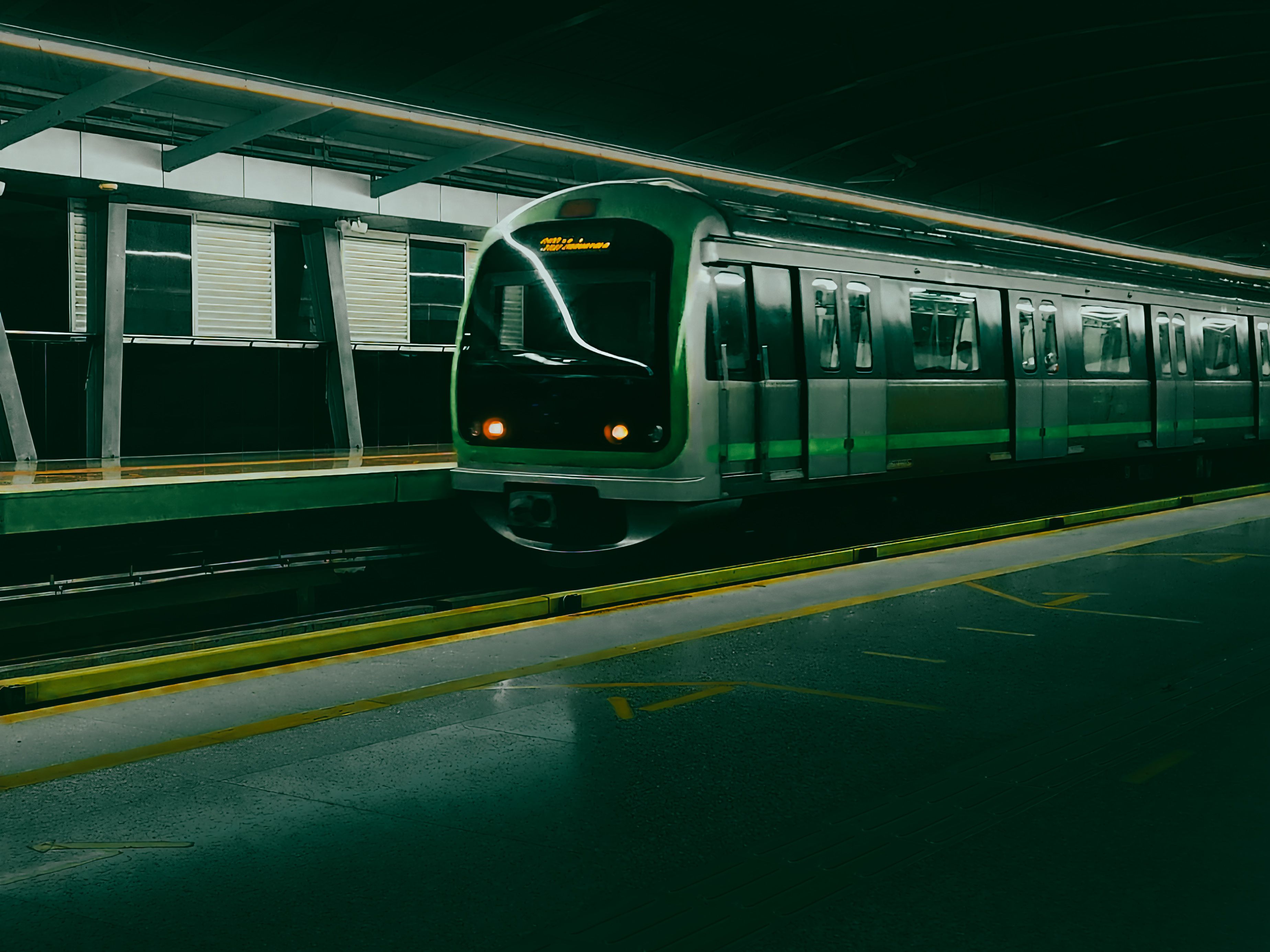 Bangalore Metro Train at Station Platform · Free Stock Photo