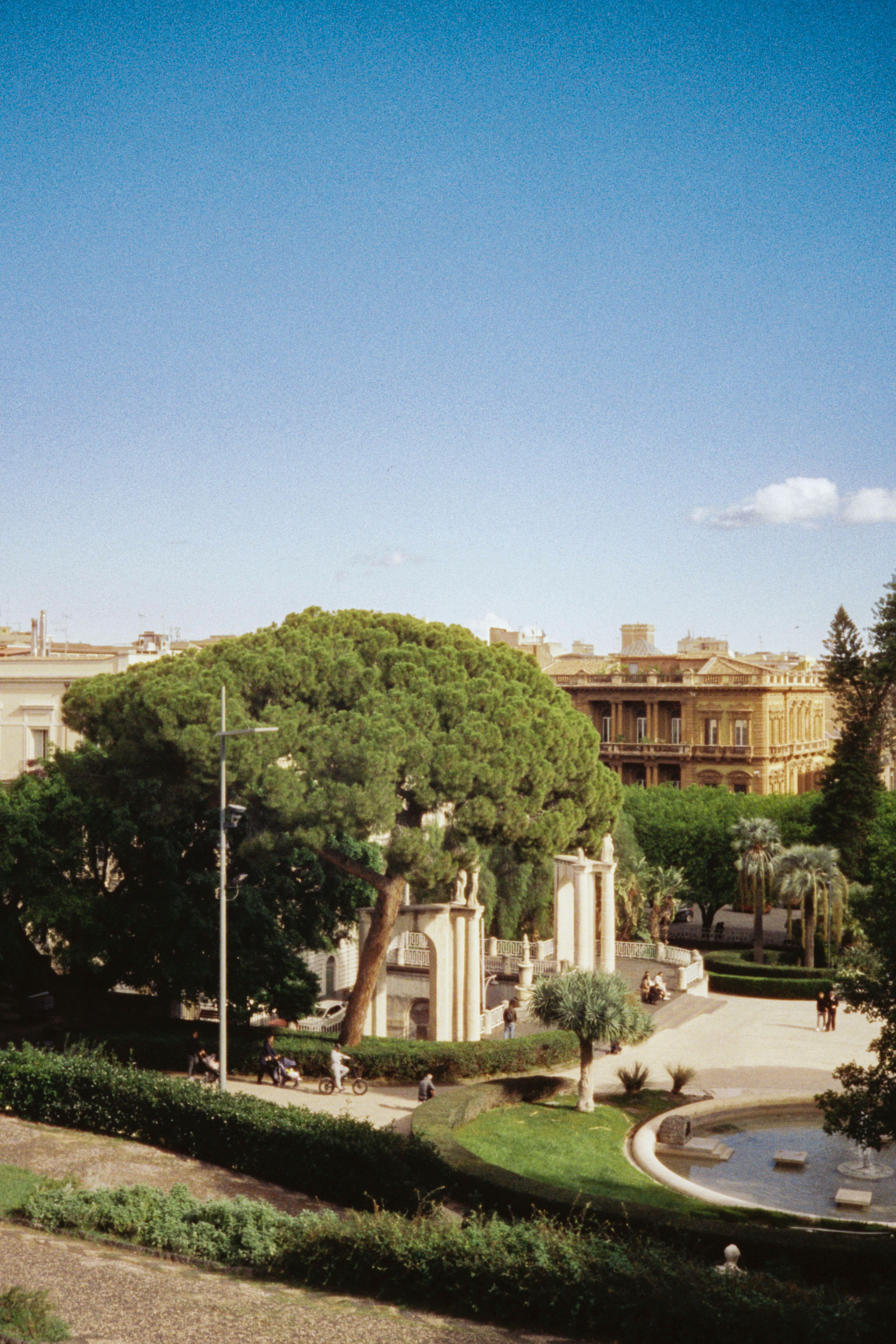 Beautiful Sicilian Garden with Historic Architecture · Free Stock Photo