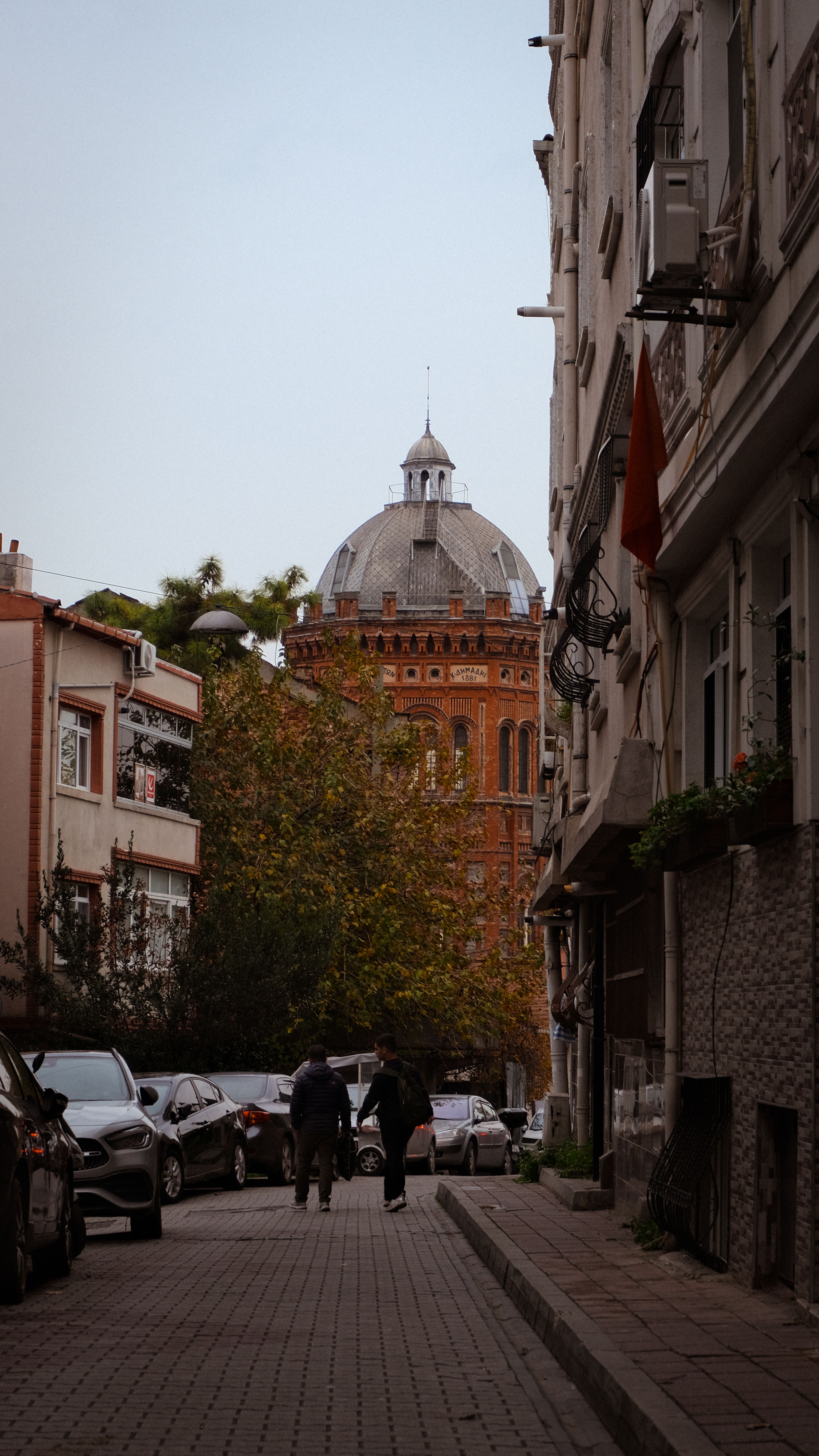 Car Between Buildings Photos, Download The BEST Free Car Between ...
