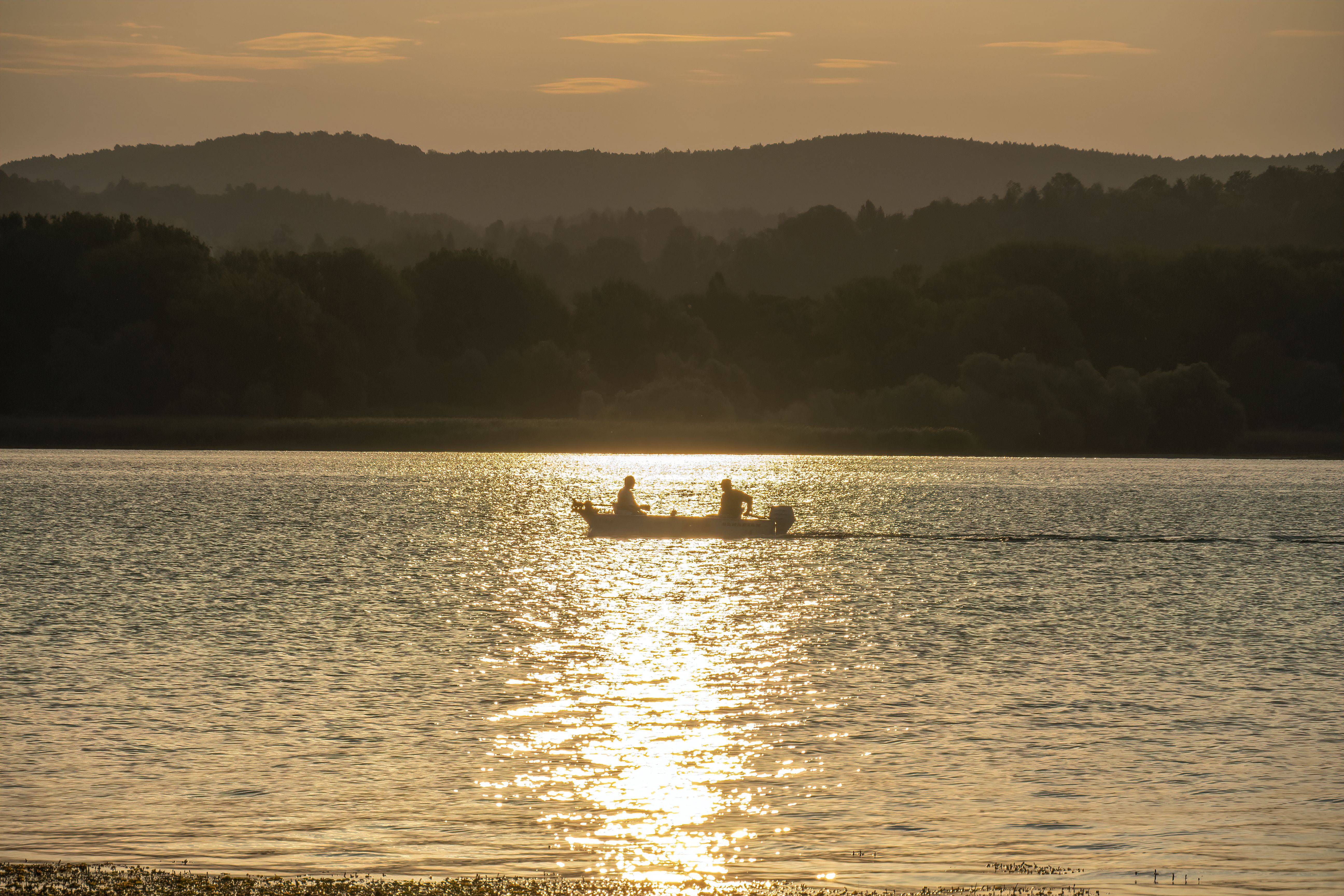 Tranquil Sunset Boat Ride on Serene Lake · Free Stock Photo