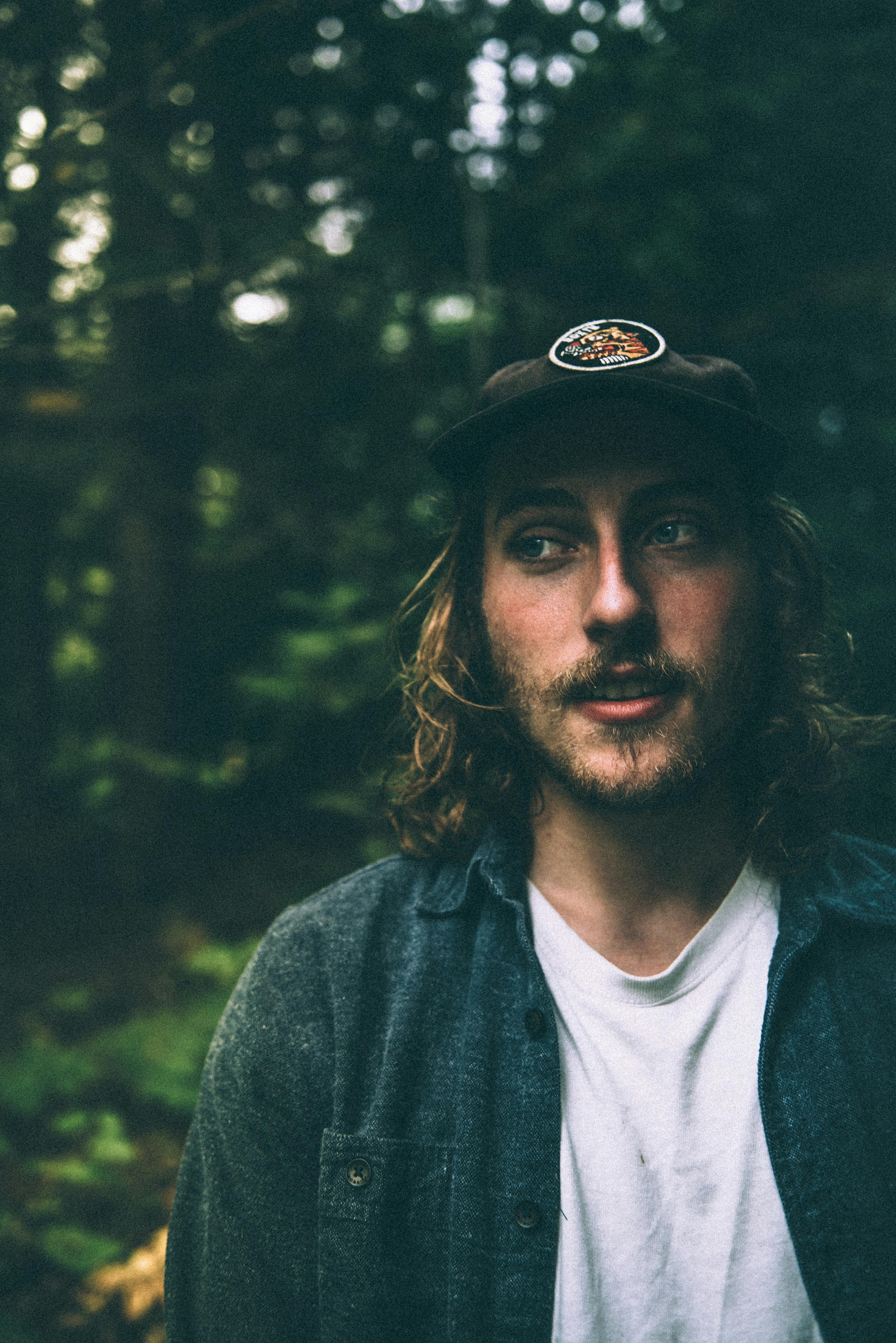 Man Looking to His Right · Free Stock Photo