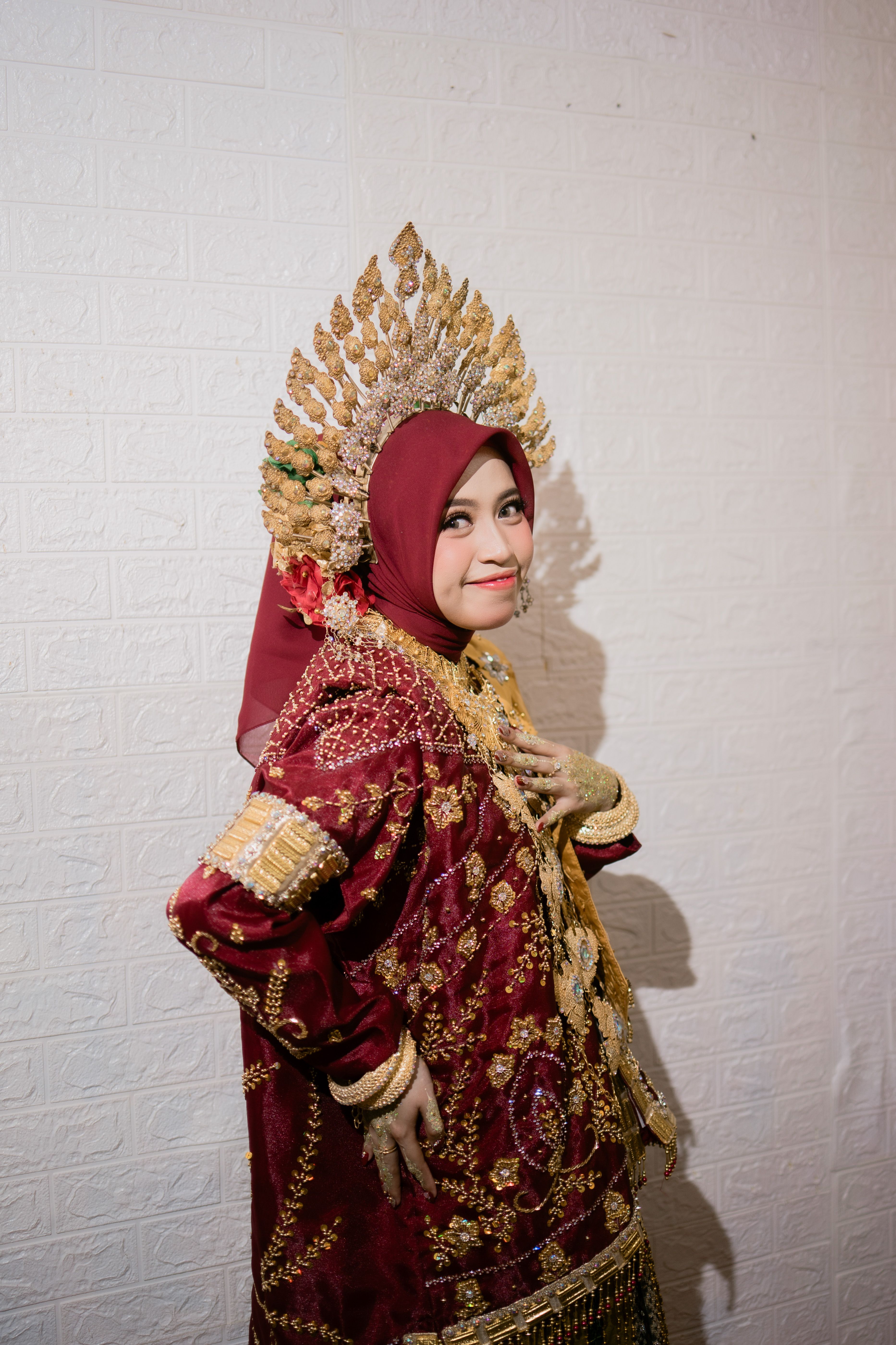 Traditional Indonesian Bridal Attire Photography · Free Stock Photo