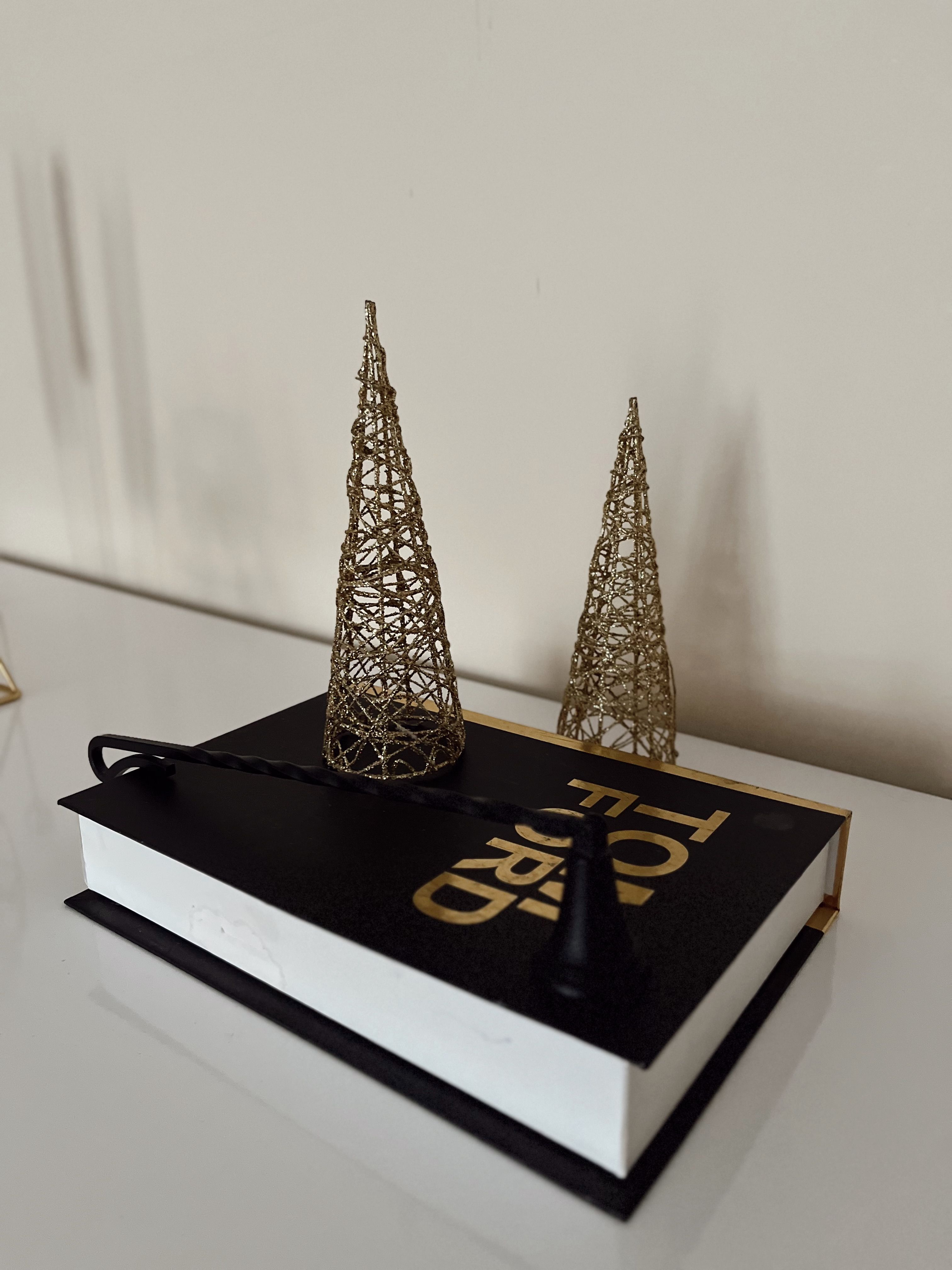 Minimalist Decorative Book and Wire Trees Display · Free Stock Photo