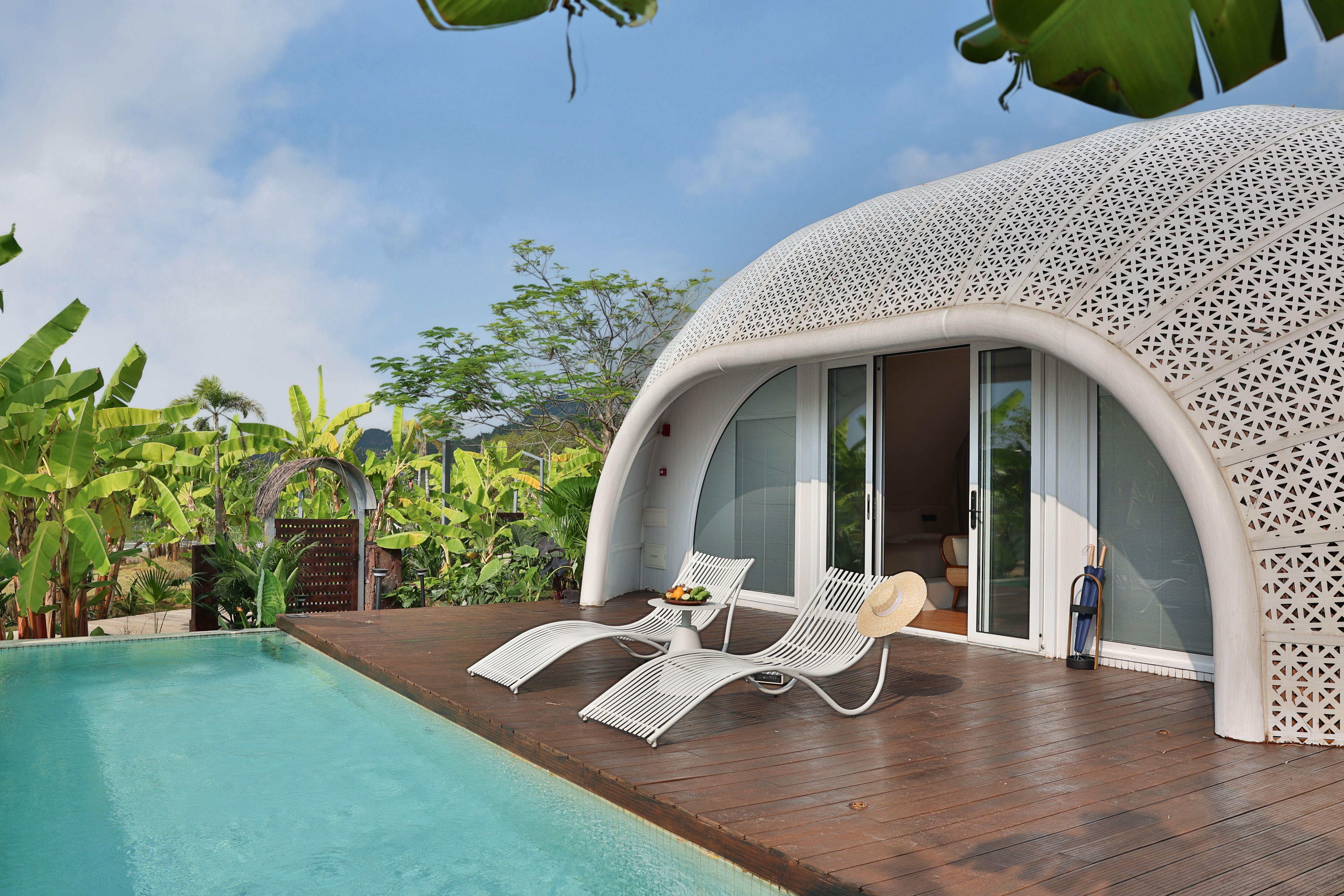Modern Tropical Poolside Dome House Retreat · Free Stock Photo