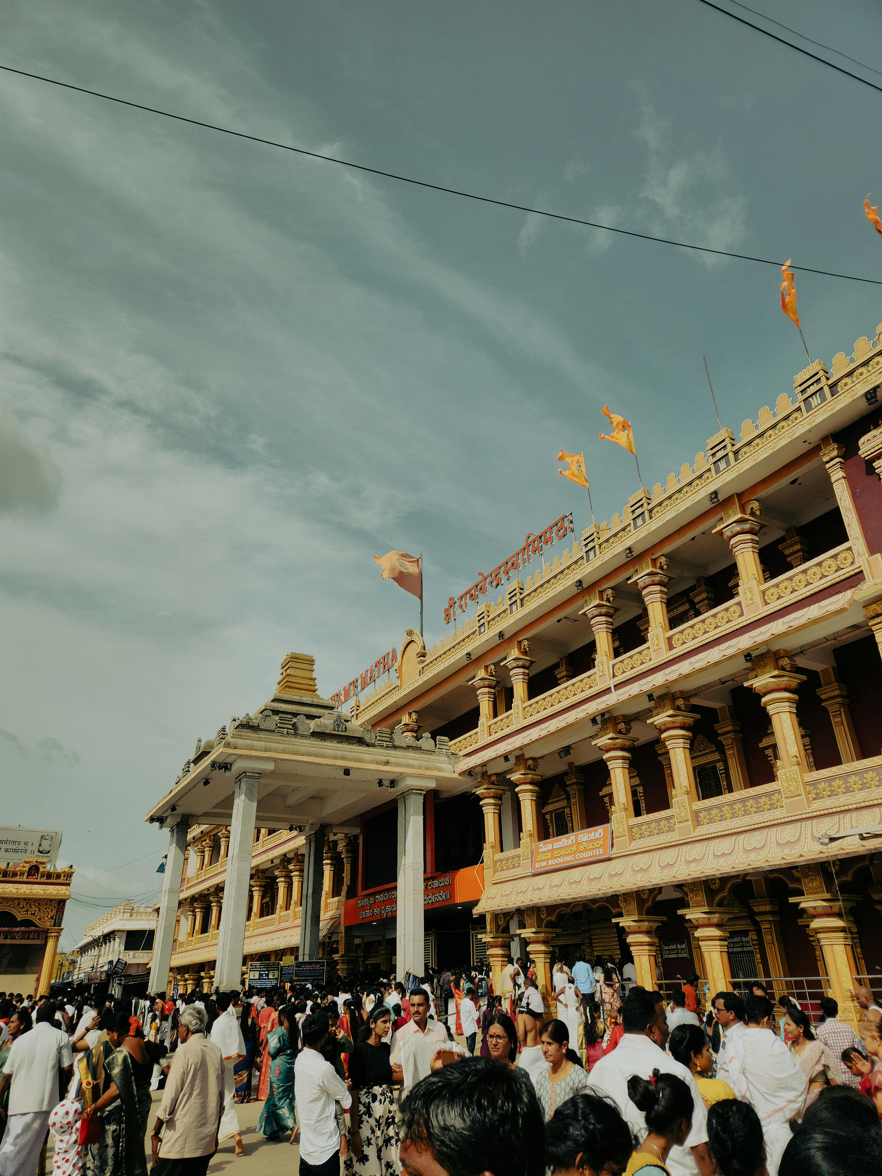 Vibrant Gathering at a Hindu Temple Celebration · Free Stock Photo