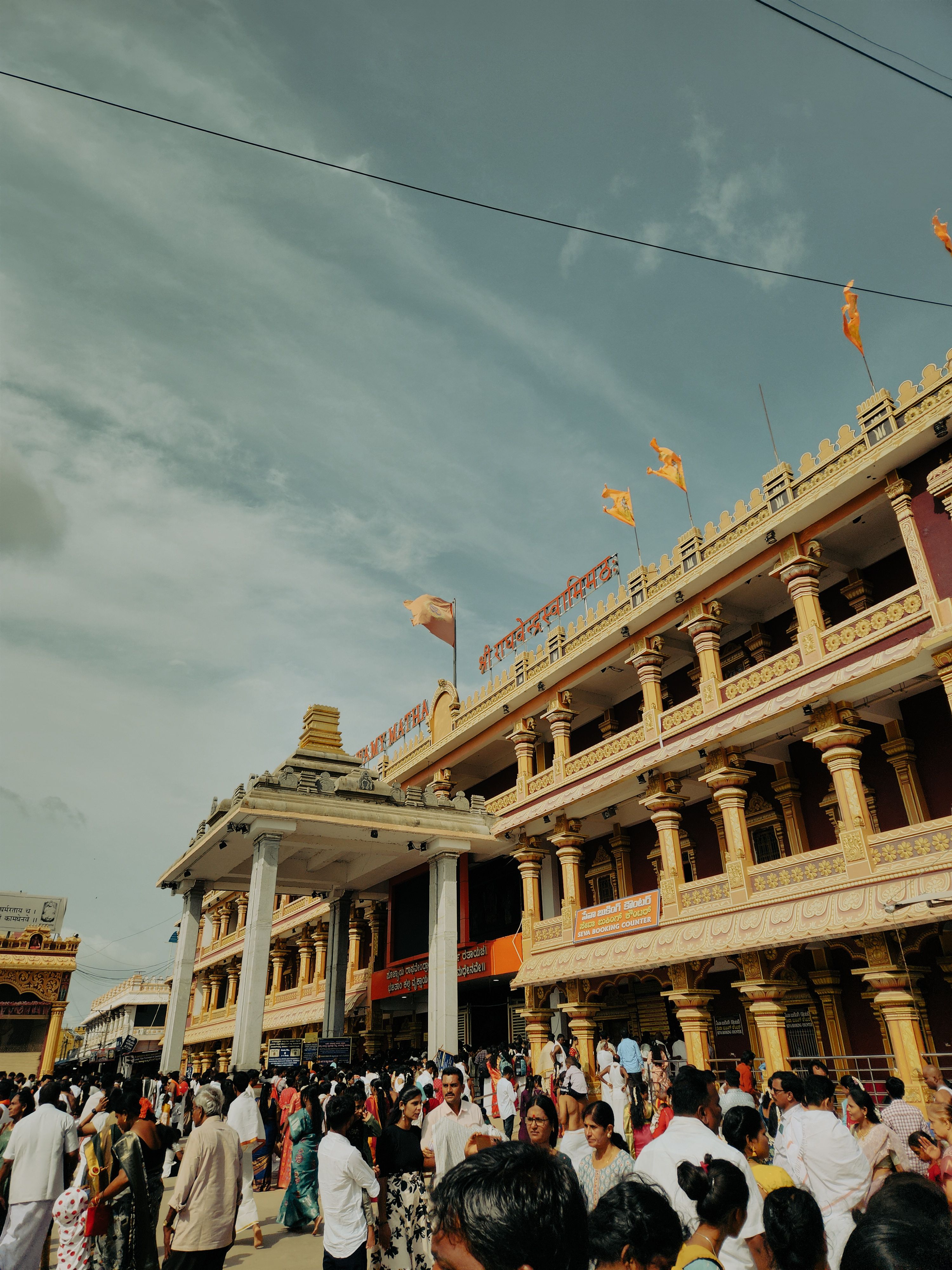 Vibrant Gathering at a Hindu Temple Celebration · Free Stock Photo