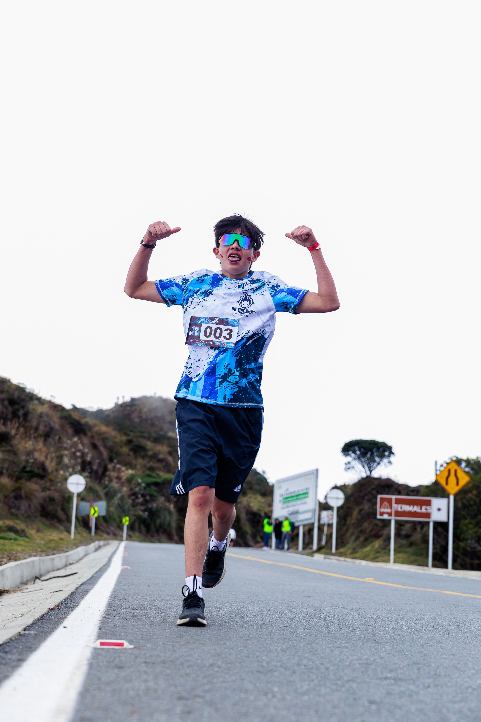 Young athlete running a competitive road race · Free Stock Photo