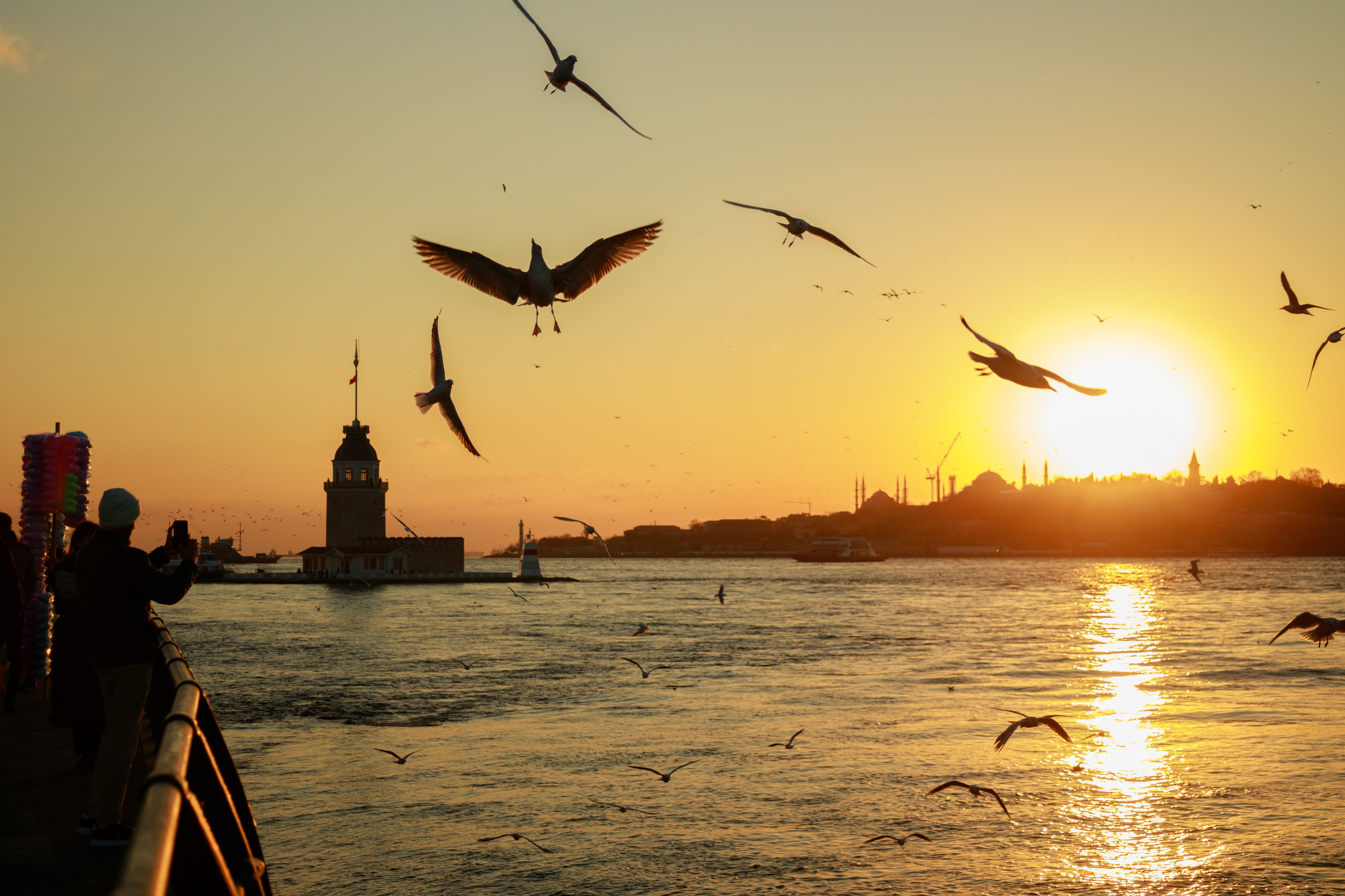Stunning Sunset Over Istanbul's Maiden's Tower · Free Stock Photo
