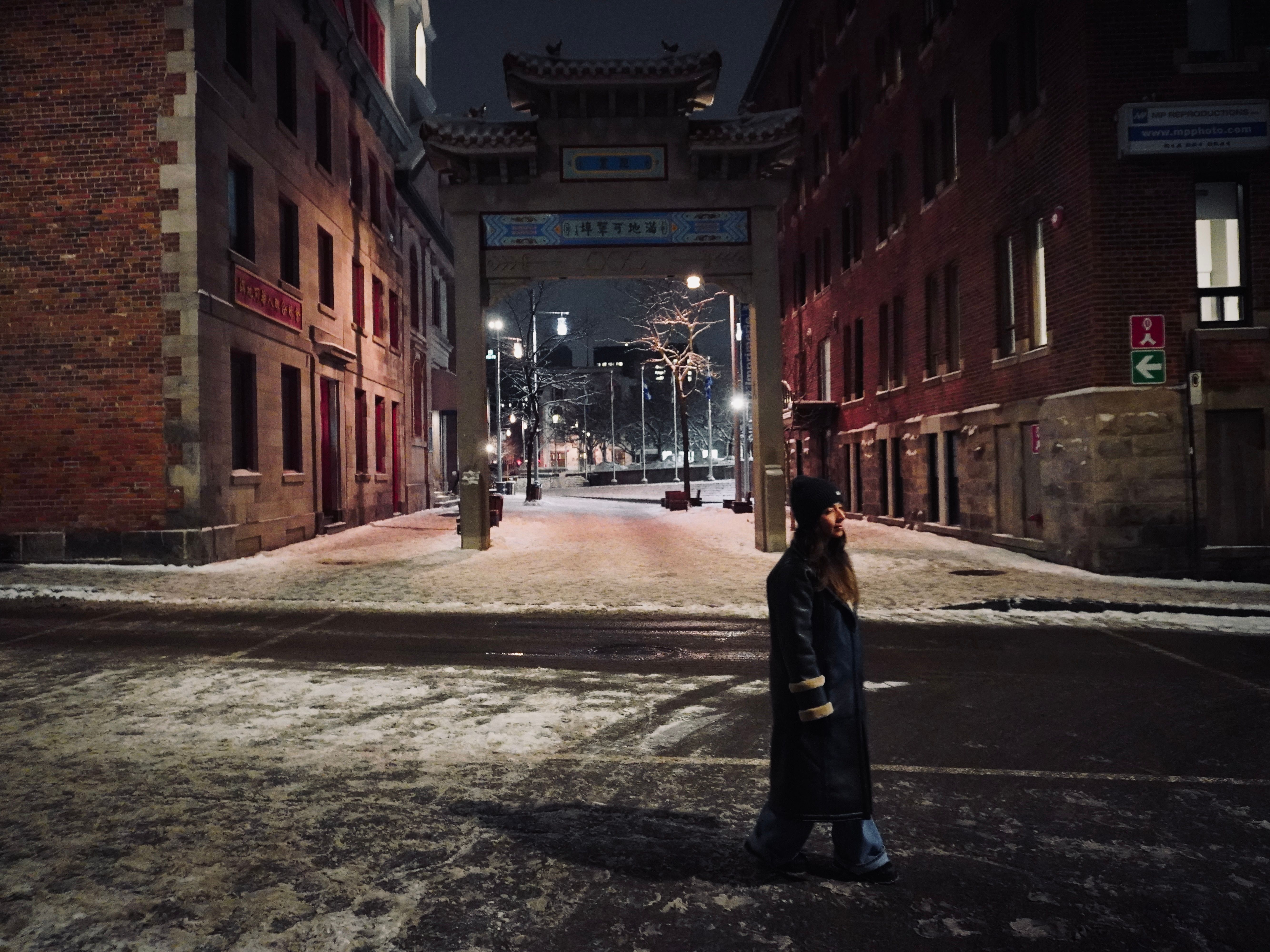 Paseo Nocturno Por El Nevado Chinatown Gateway · Foto de stock gratuita