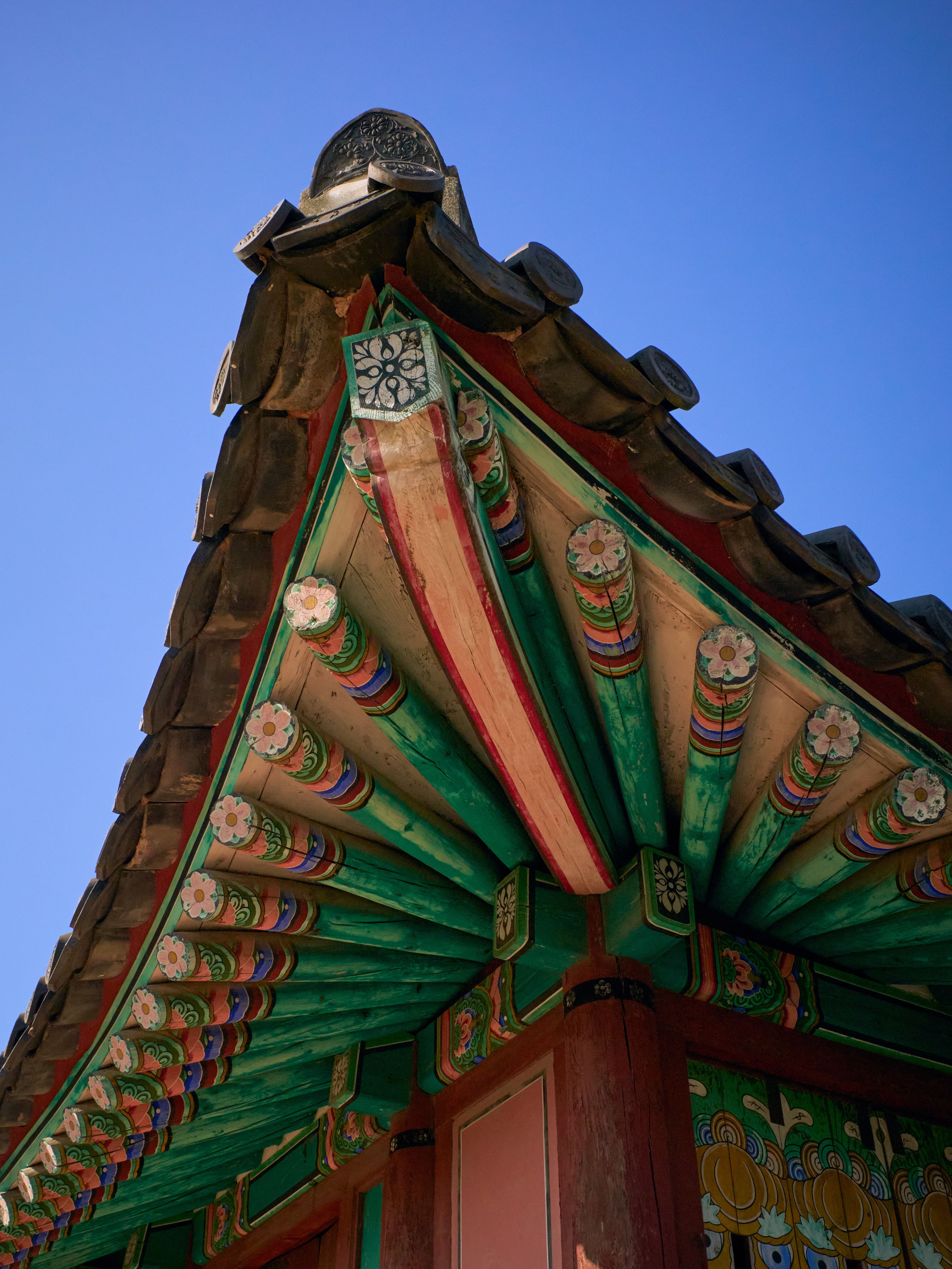 Traditional Korean Roof Architecture under Blue Sky · Free Stock Photo