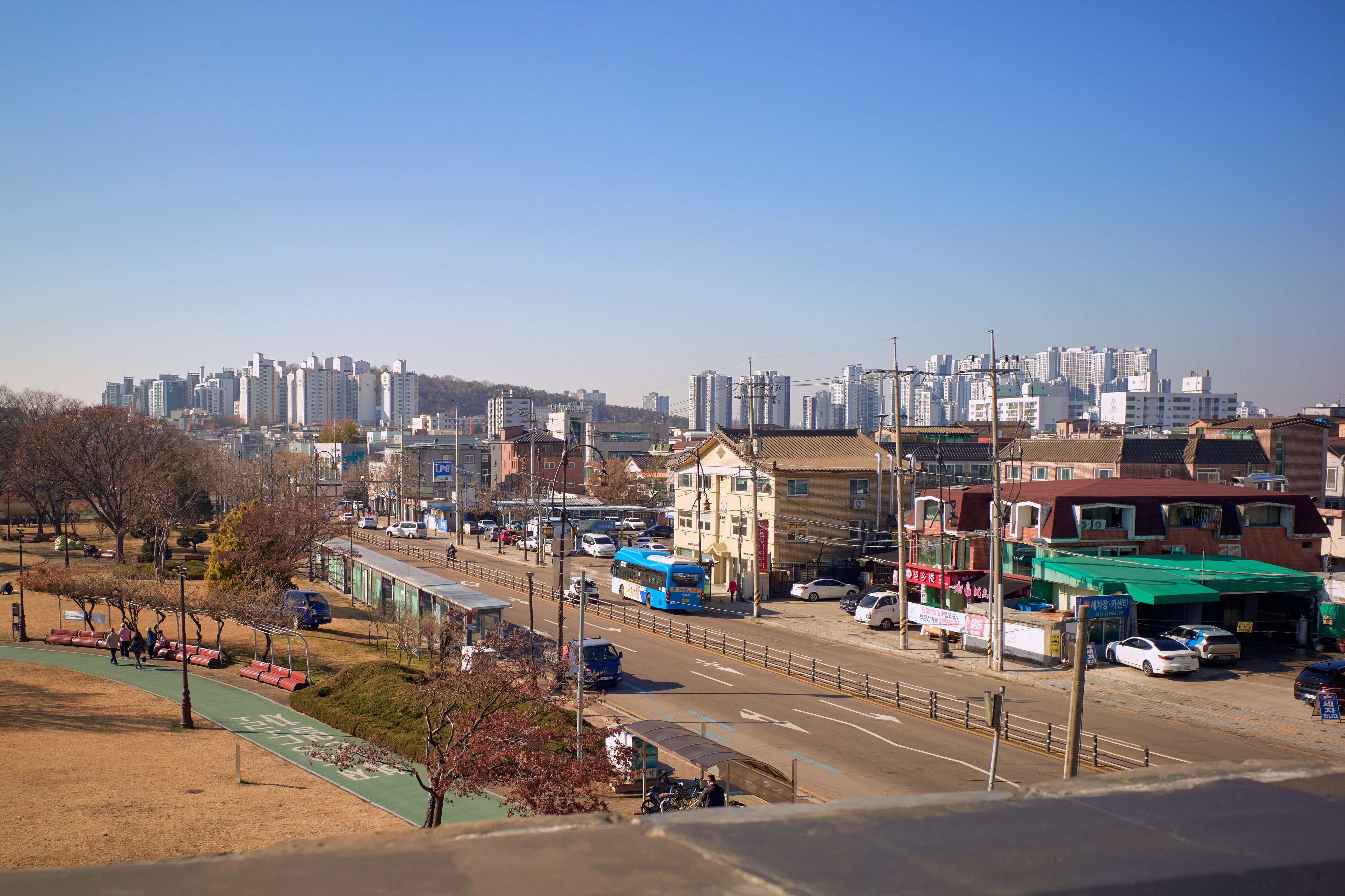 Urban Scene with Cityscape and Park View · Free Stock Photo