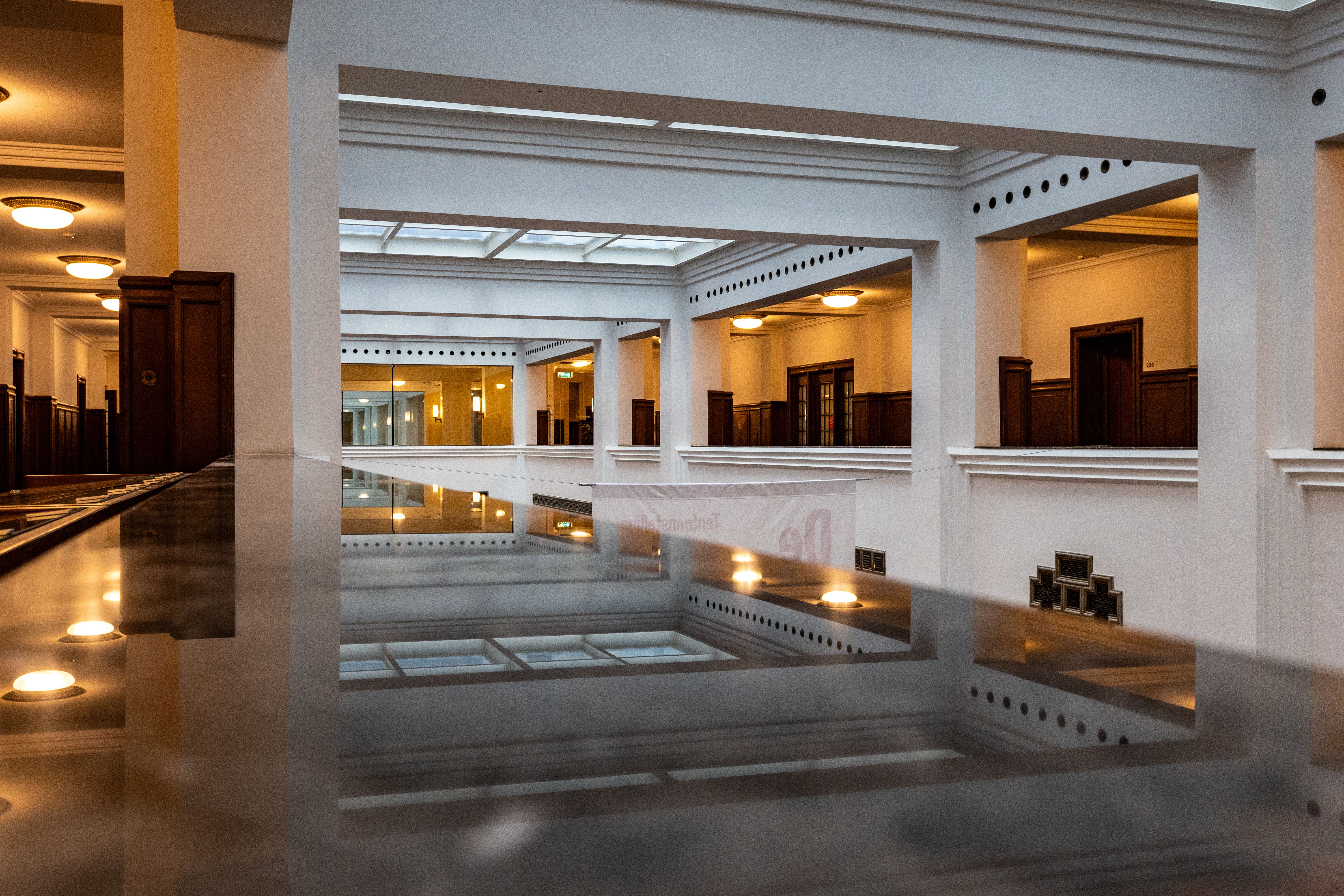 Modern Atrium with Reflective Surfaces · Free Stock Photo