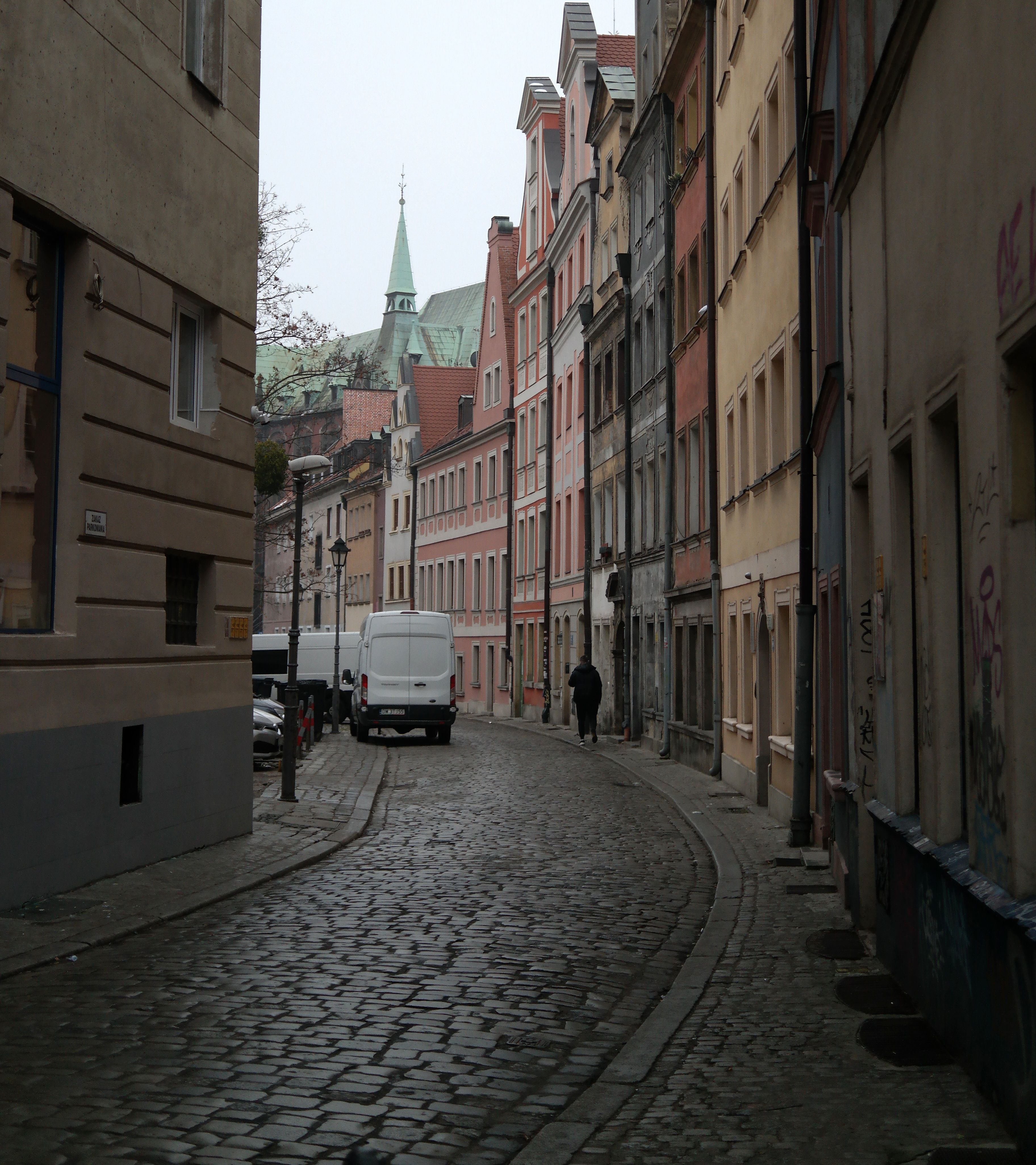 Charming European Cobblestone Street Scene · Free Stock Photo